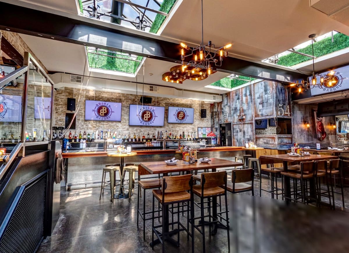 Broken Barrel Bar - Review - Lincoln Park - Chicago - The Infatuation