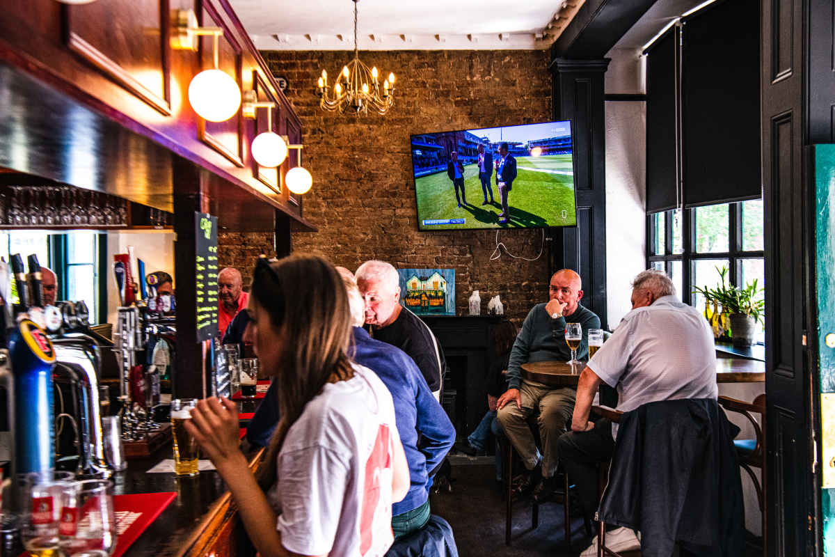 14 Best Pubs & Restaurants To Watch Football - London - The Infatuation