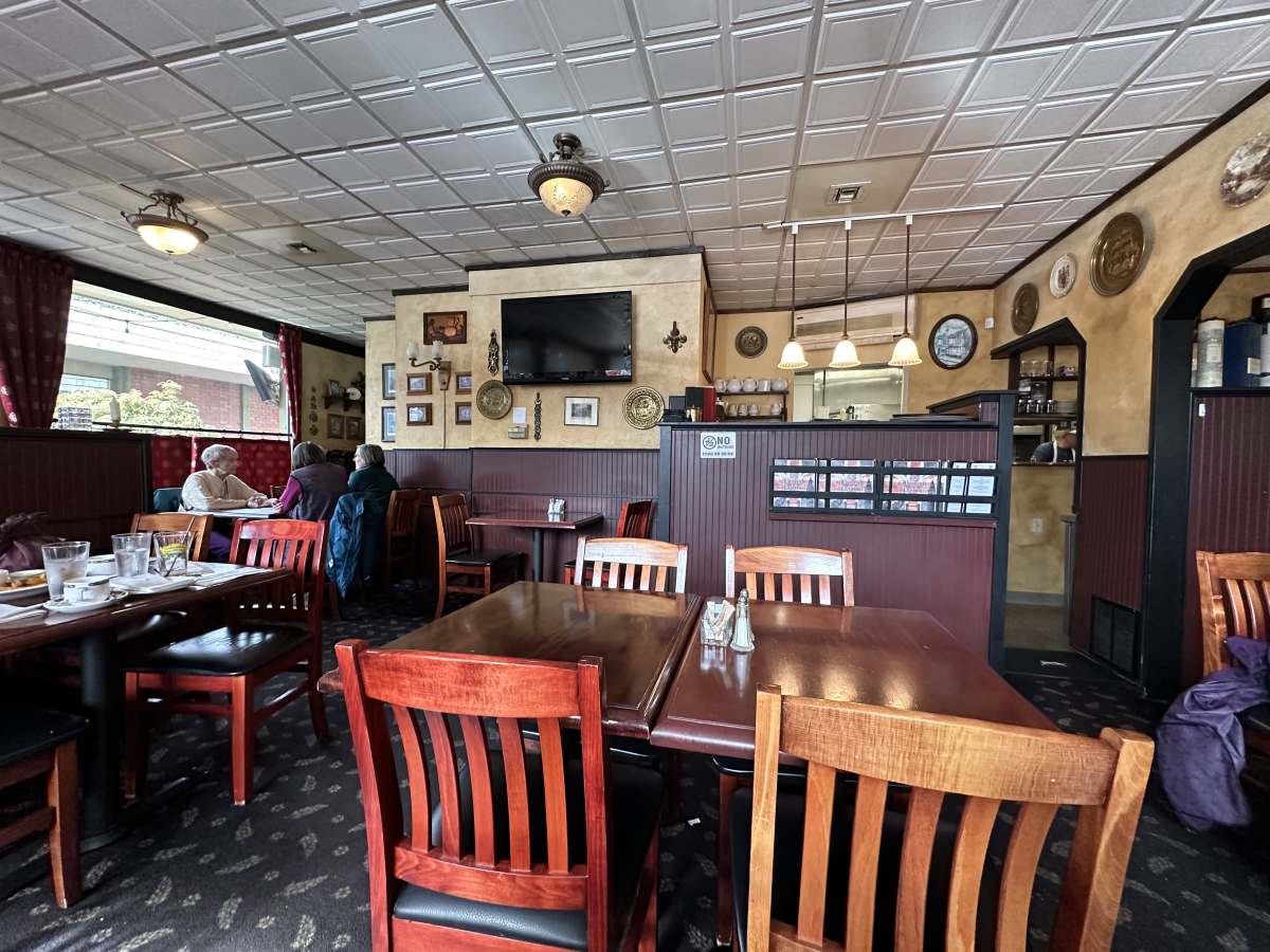 The British Pantry's English pub schtick isn't gimmicky—it's great ...