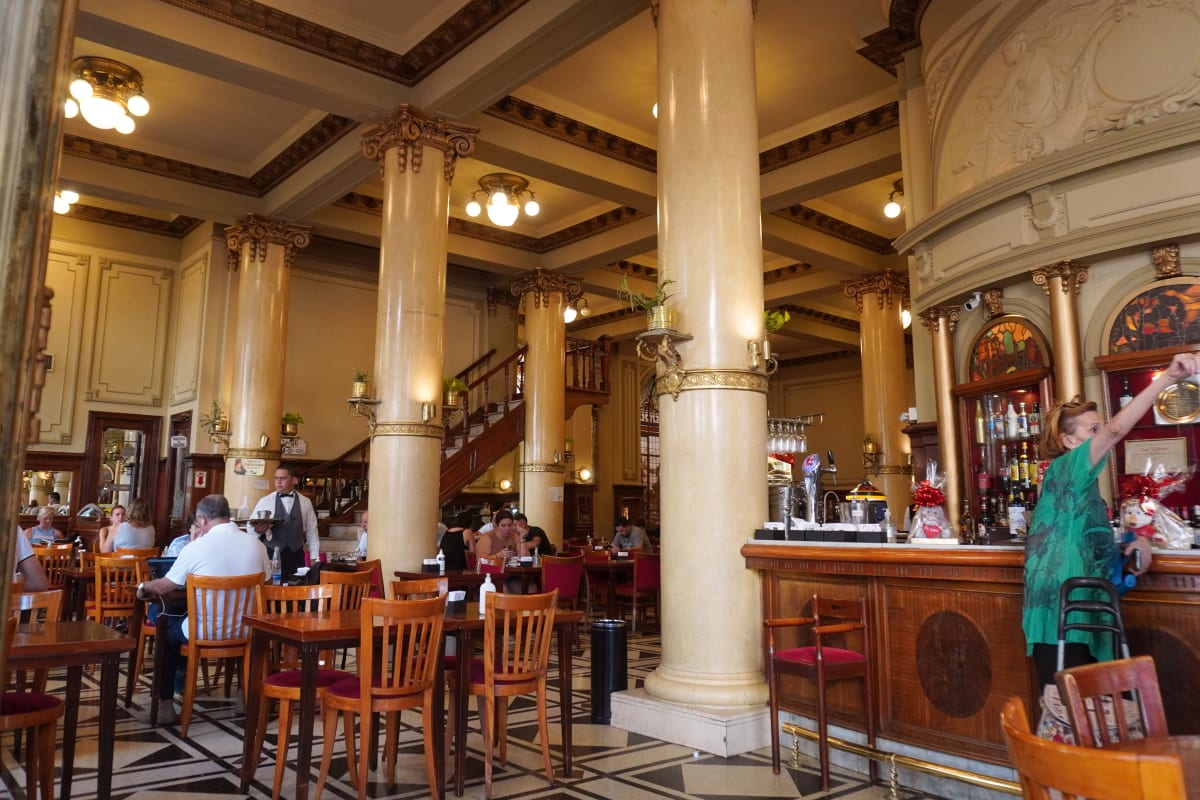 Las Violetas - Review - Almagro - Buenos Aires - The Infatuation