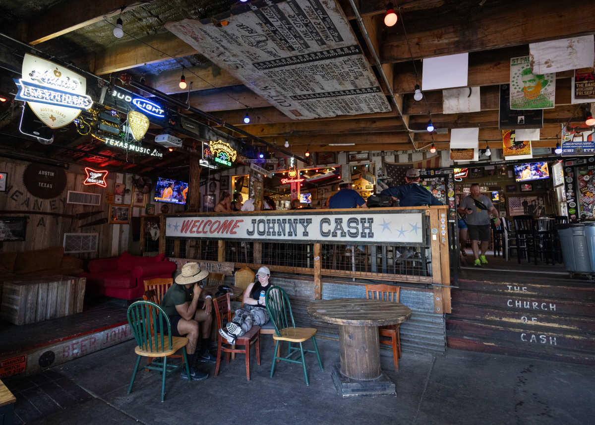 The 10 Best Dive Bars In Austin - Austin - The Infatuation