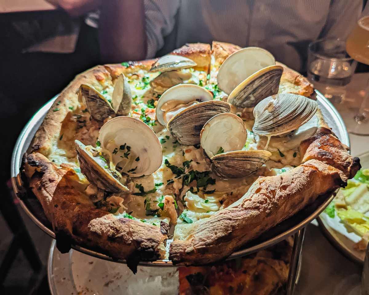 Super Nice brings throwback vibes and Neapolitan pizza to the UWS ...