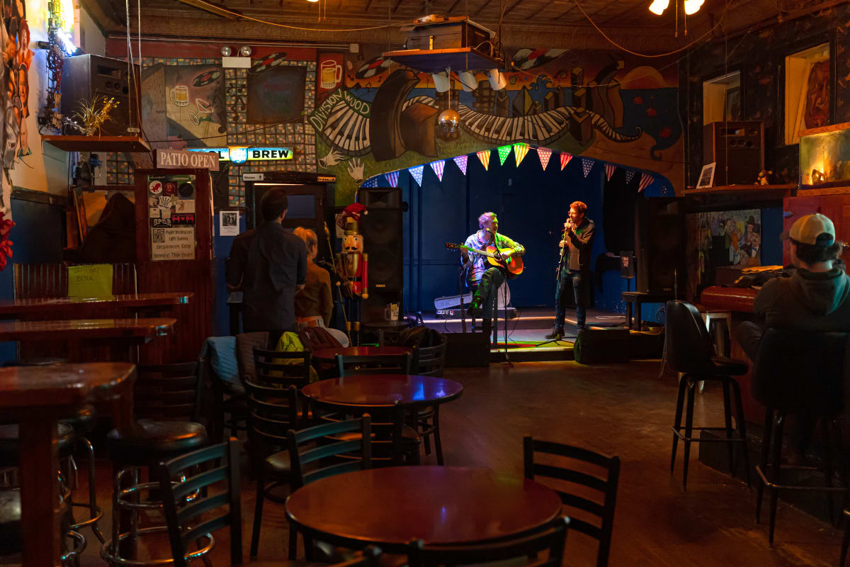 Phyllis' Musical Inn - Review - Wicker Park - Chicago - The Infatuation