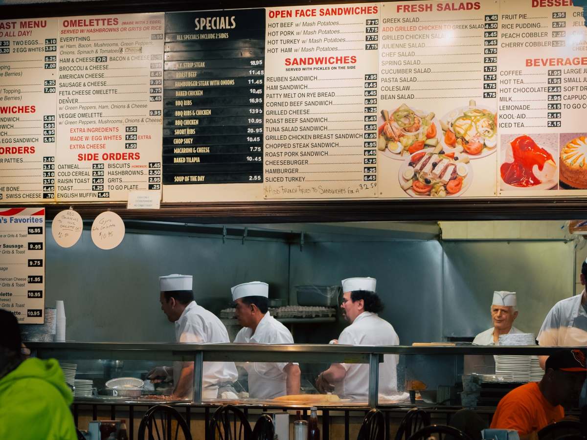 Valois - Review - Hyde Park - Chicago - The Infatuation