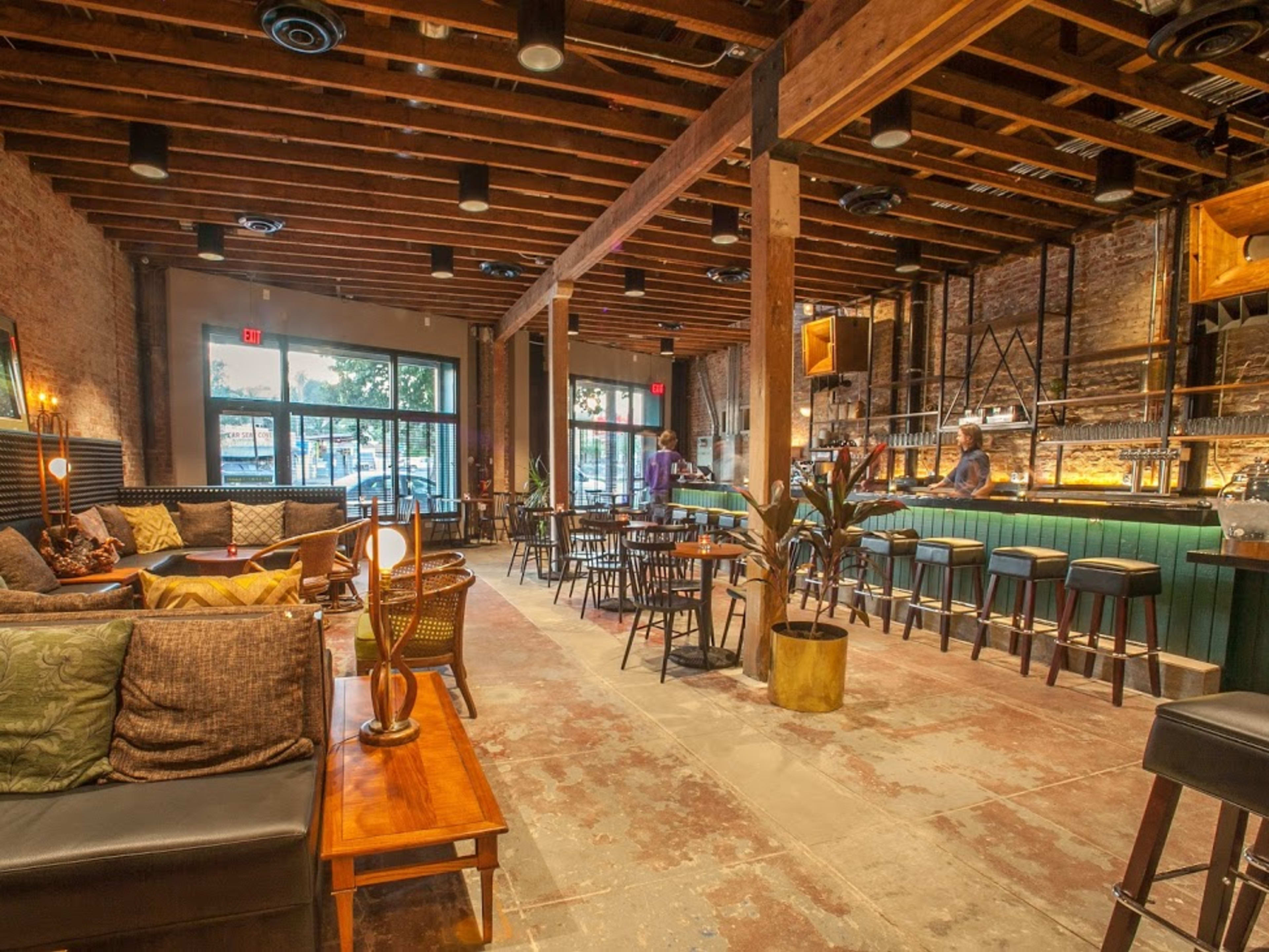 20 LA Bars Where You Can Dance - Los Angeles - The Infatuation