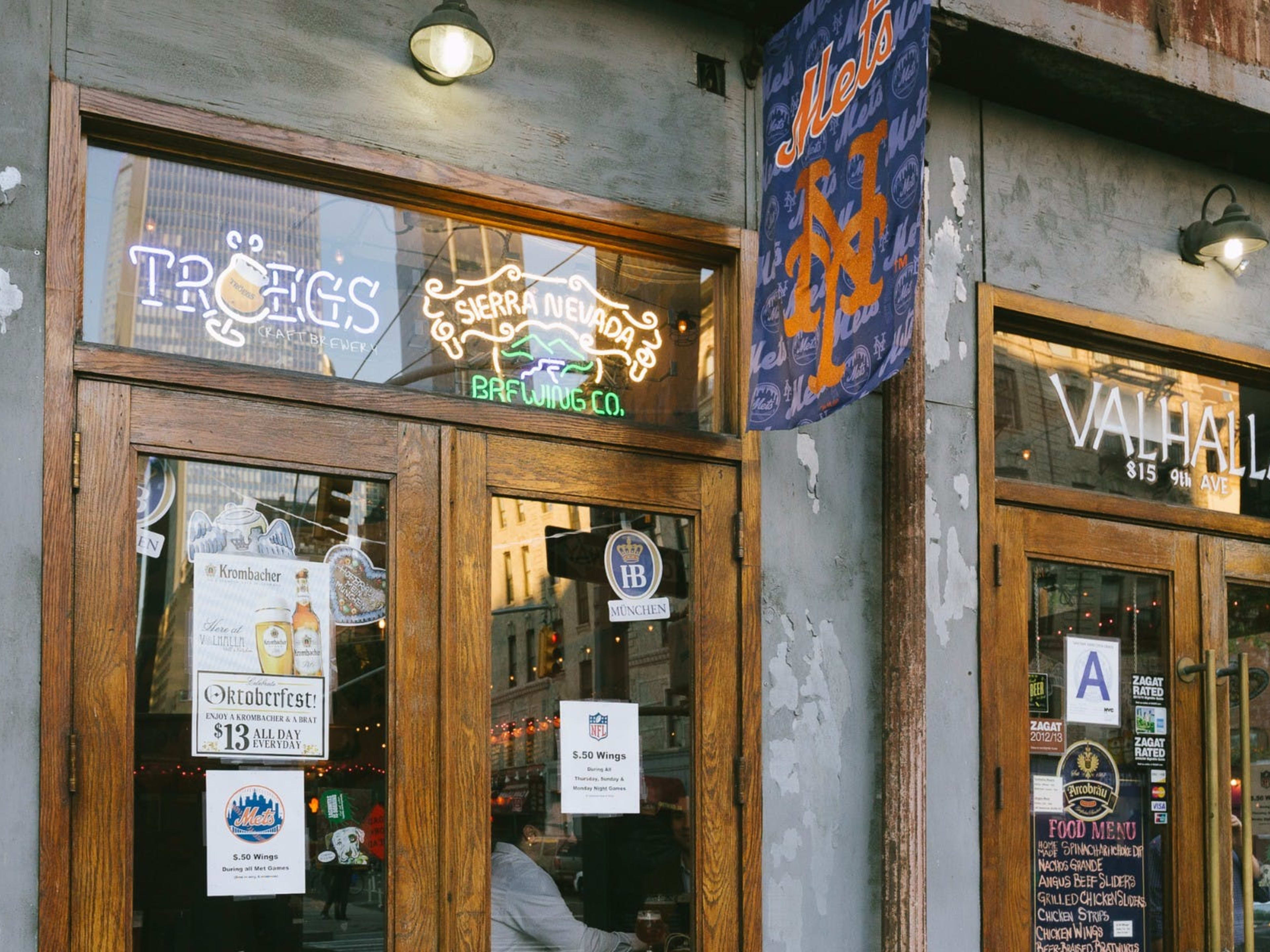 14 Normal Bars In Midtown - New York - The Infatuation