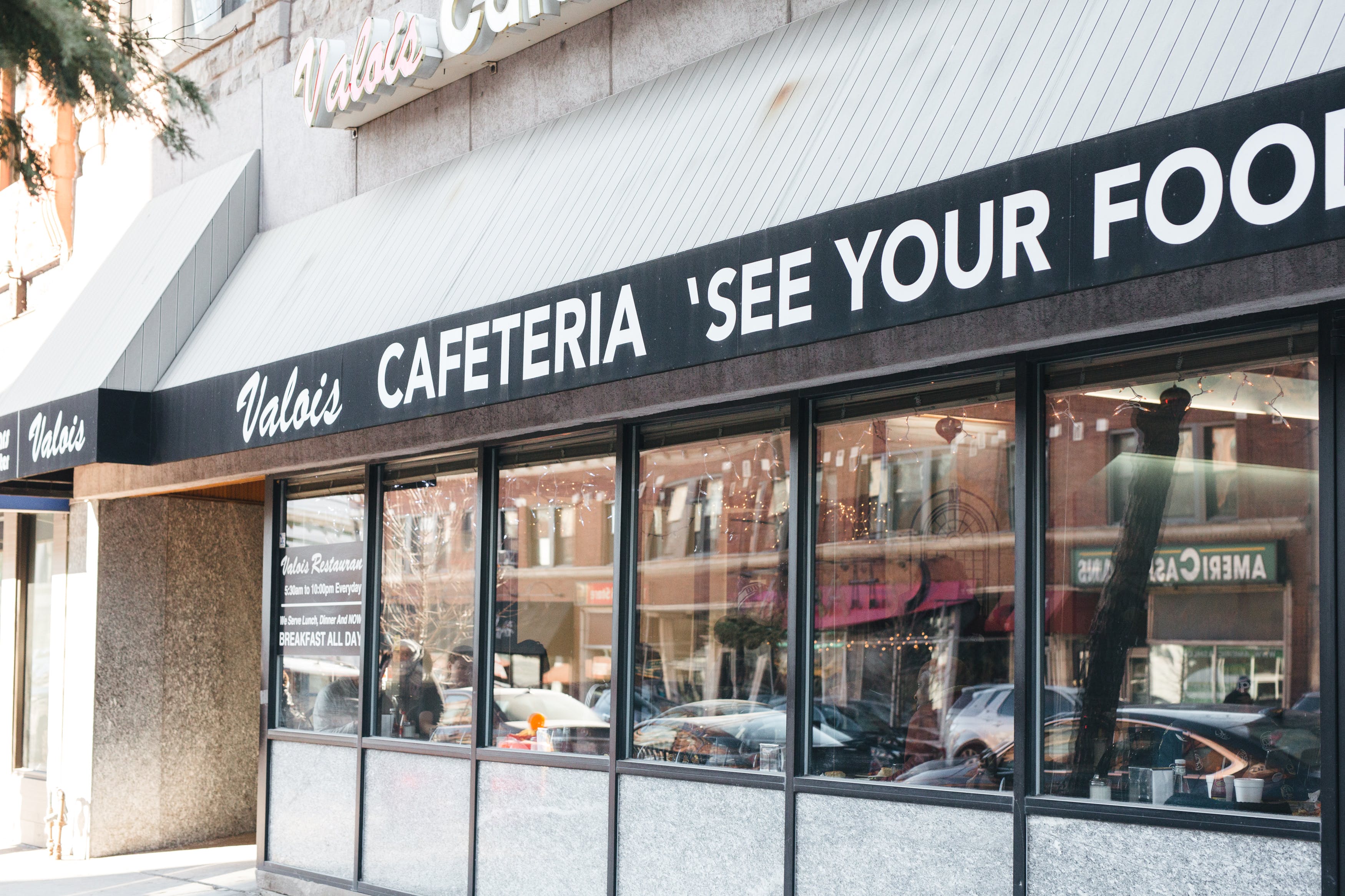 Valois - Hyde Park - Chicago - The Infatuation