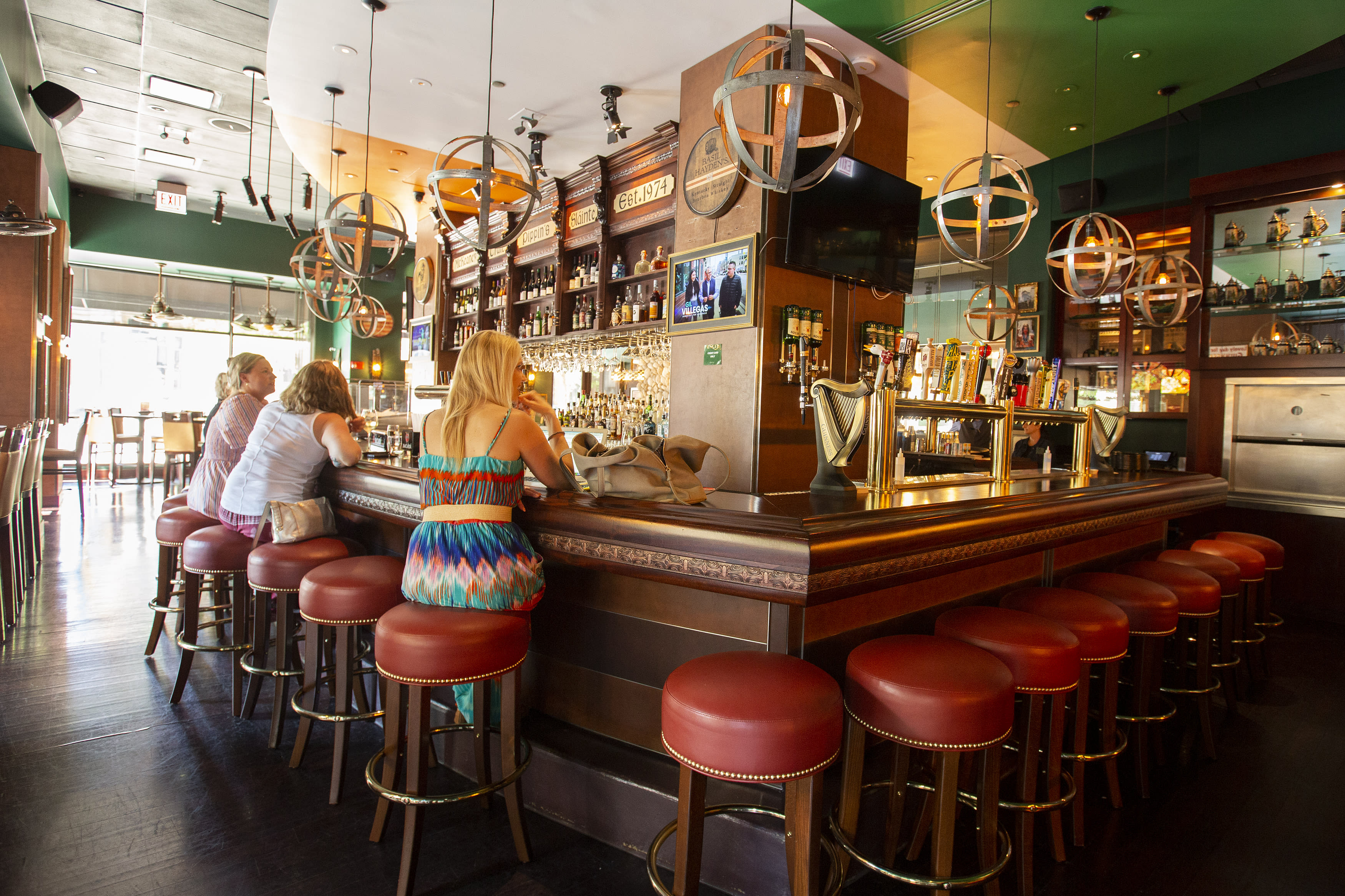 Pippin's Tavern - Gold Coast - Chicago - The Infatuation