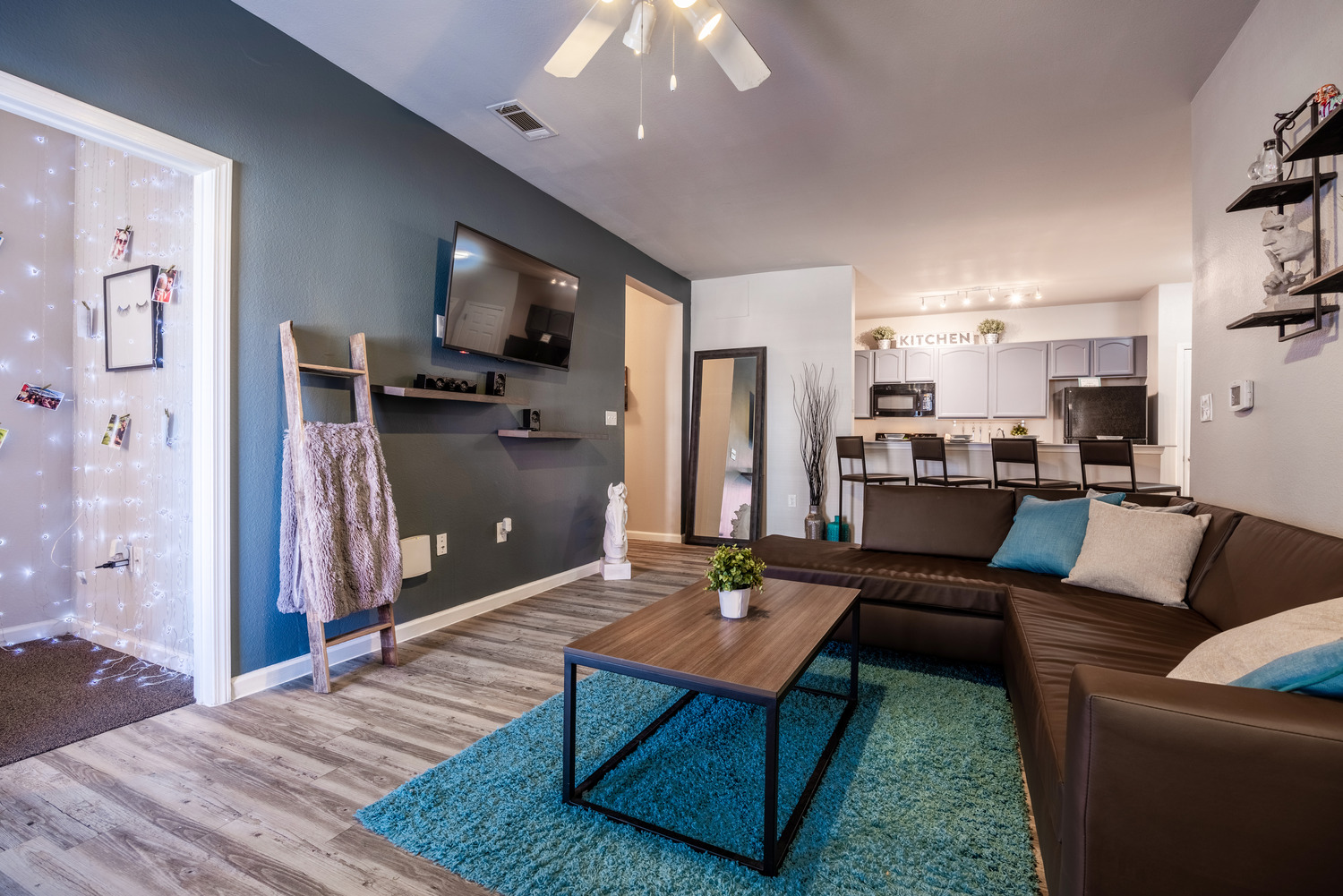 UTSA Student Housing - Hill Country Place Apartments