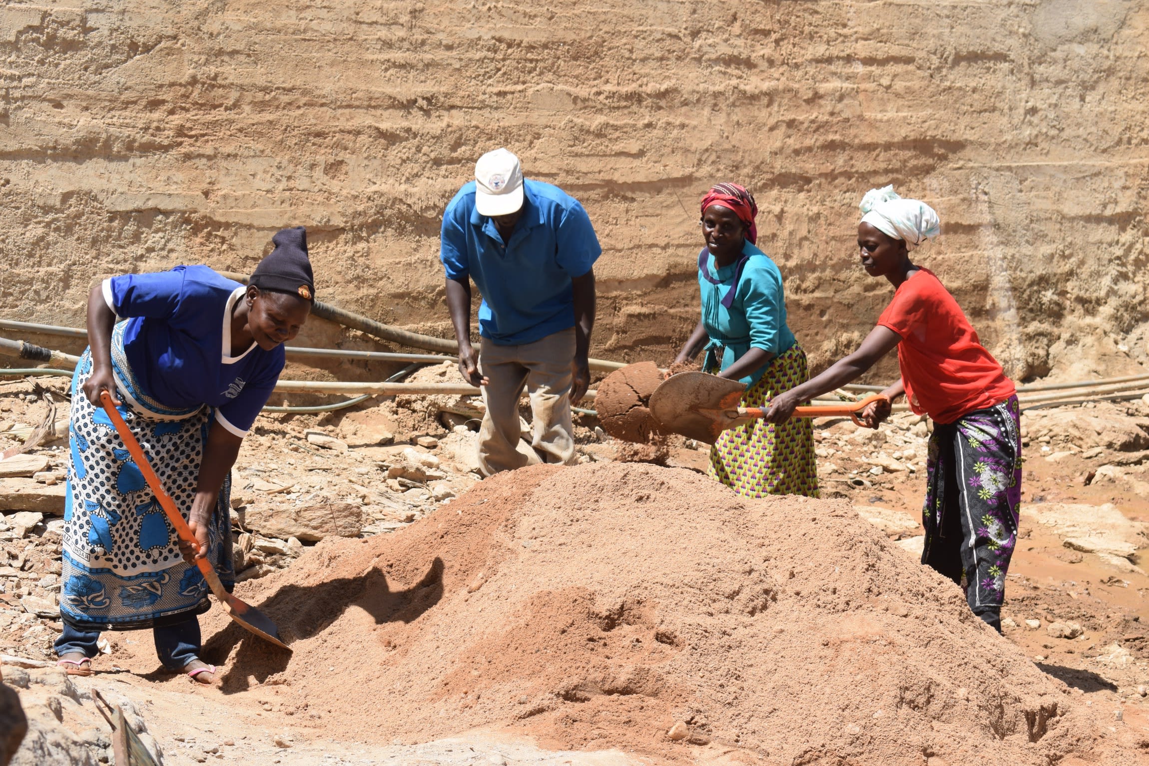 The Water Project: Kenya - Kivai Kimwatho Community 1A