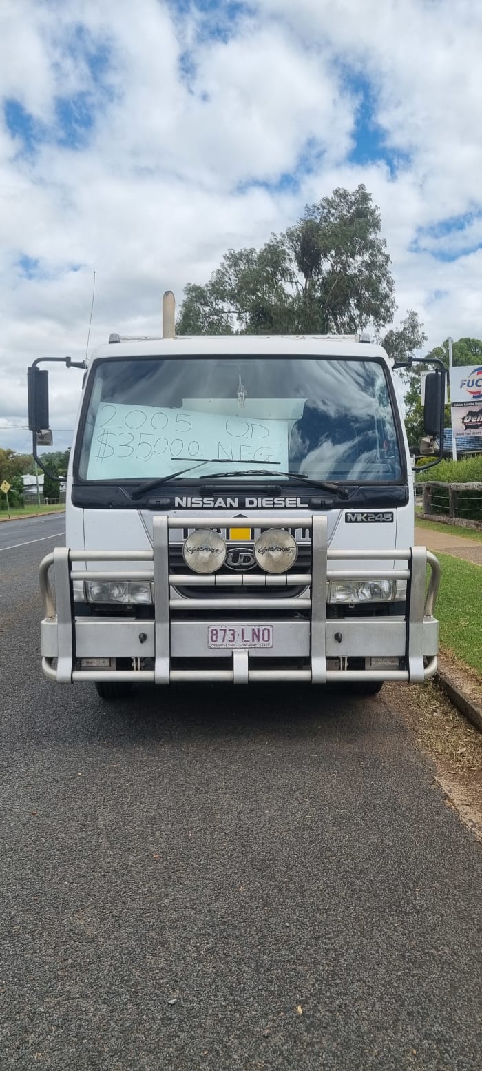 2005 Nissan UD Truck