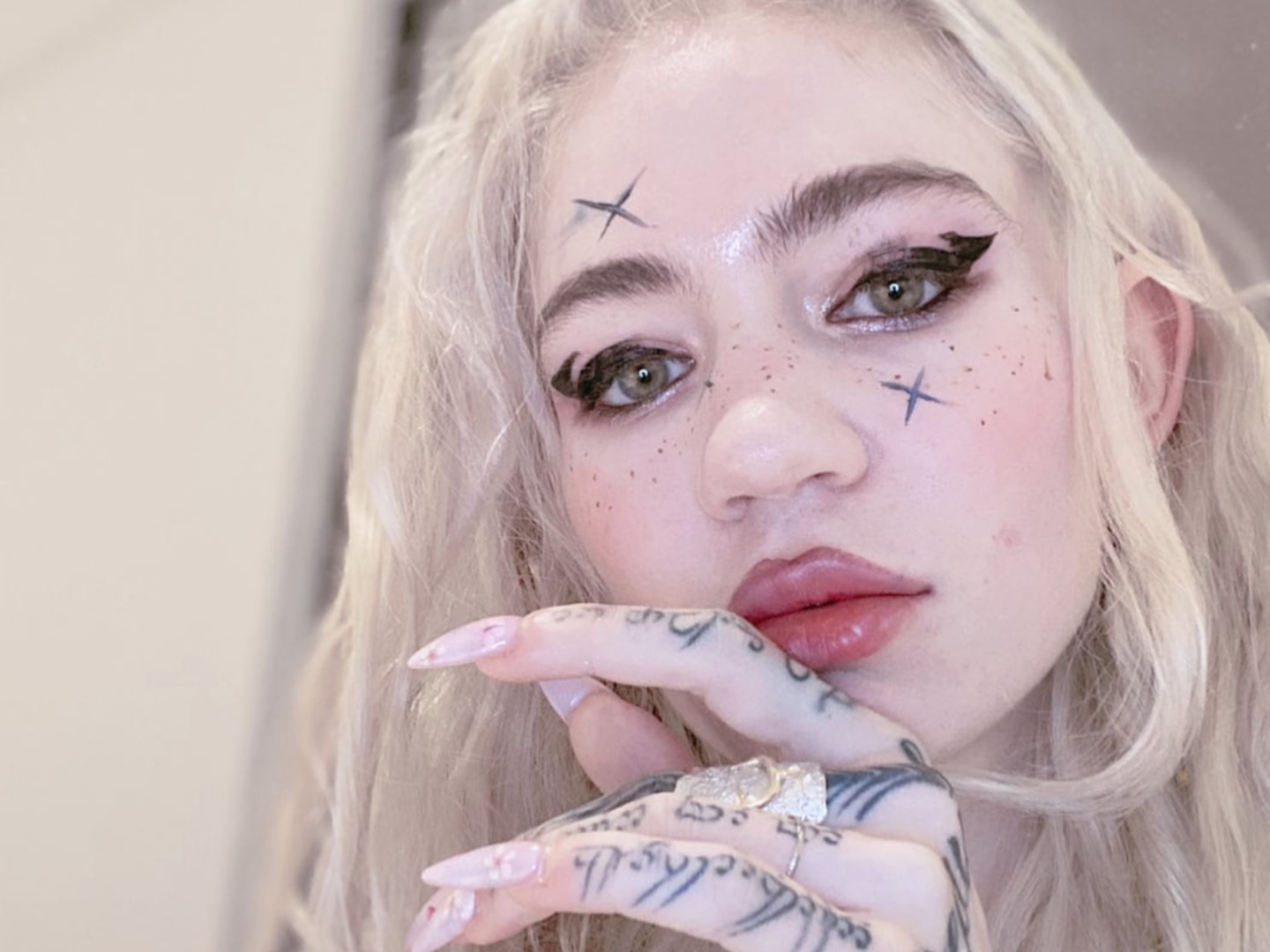 Grimes Offers to Go 50/50 With AI Creators | Article | Goodfeed