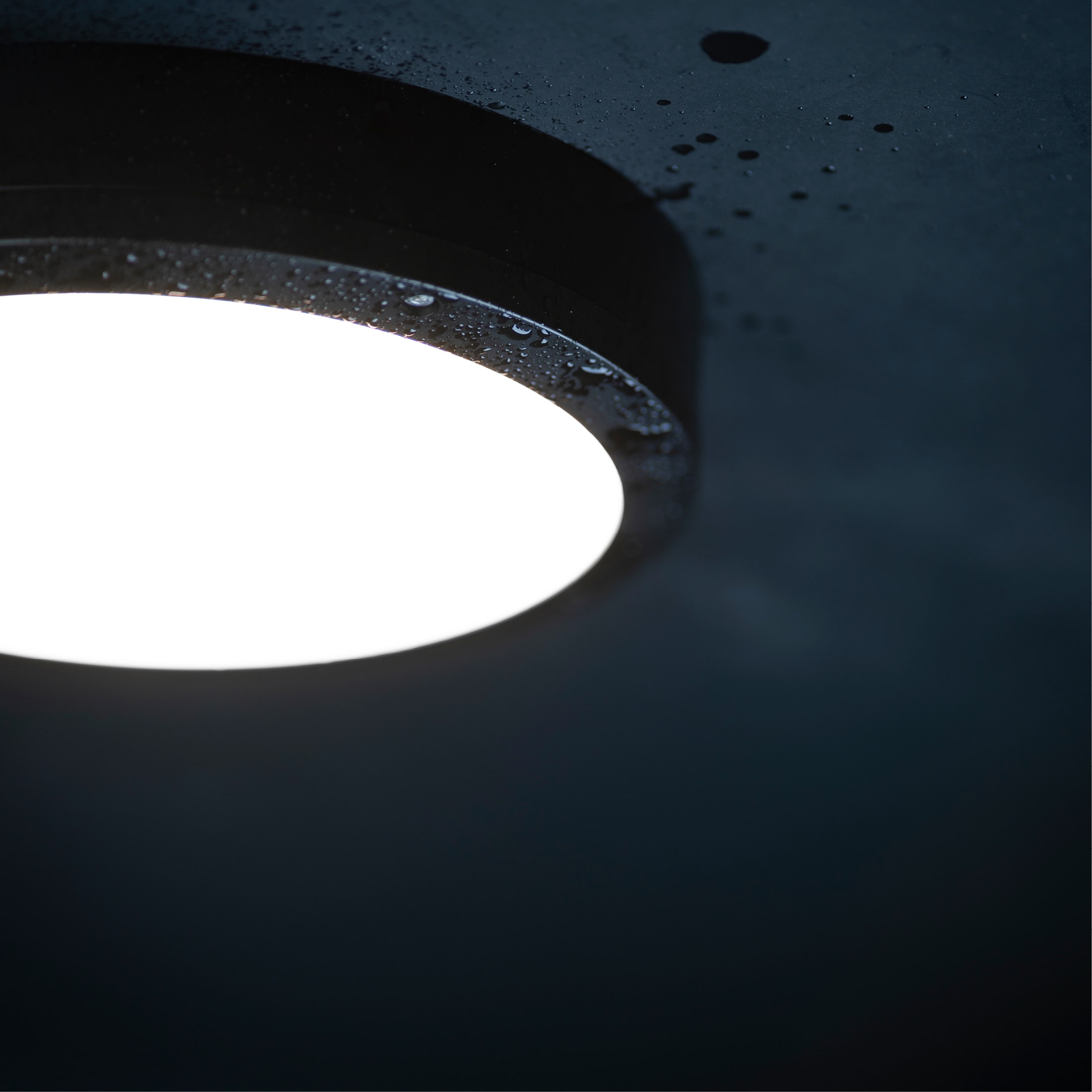 SLC Dio Outdoor Luminaire: Robust and Easy-to-Install for Wall or Ceiling"