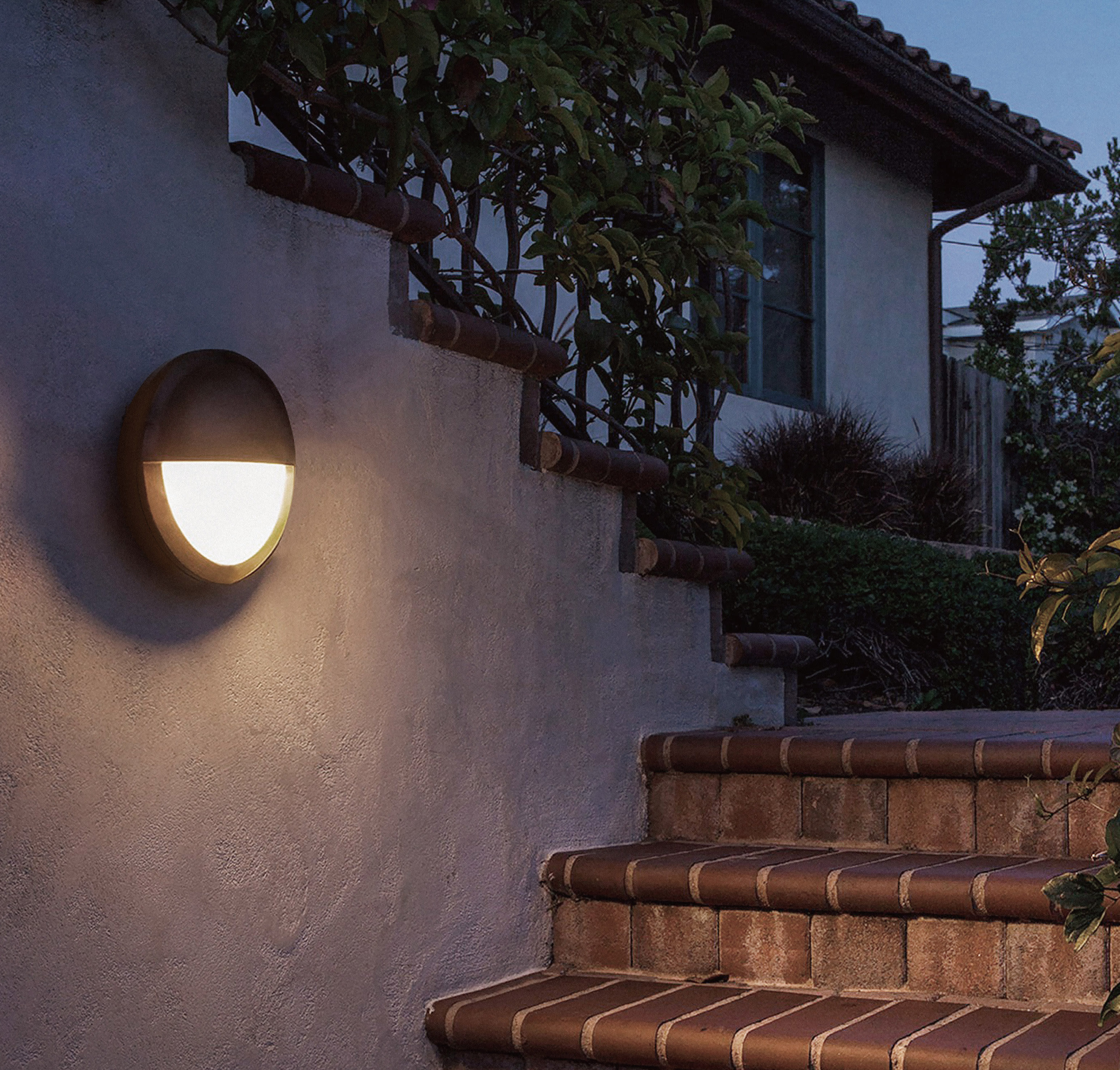 SLC Dio Outdoor Luminaire: Robust and Easy-to-Install for Wall or Ceiling"