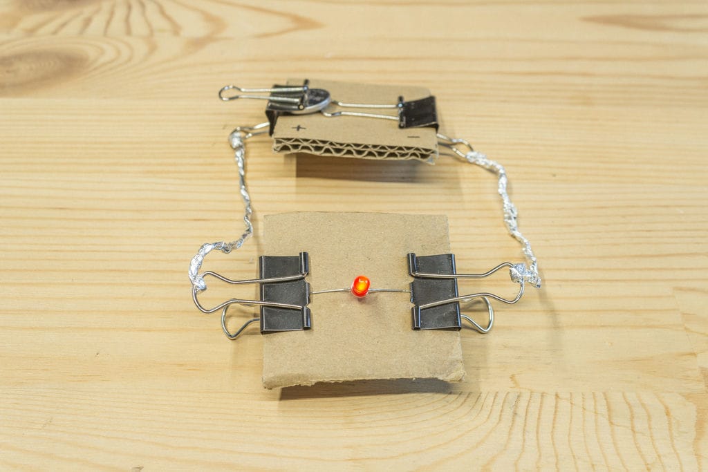 Meet Scrappy Circuits, an Accessible Way to Learn Electronics | MAKER_LAB
