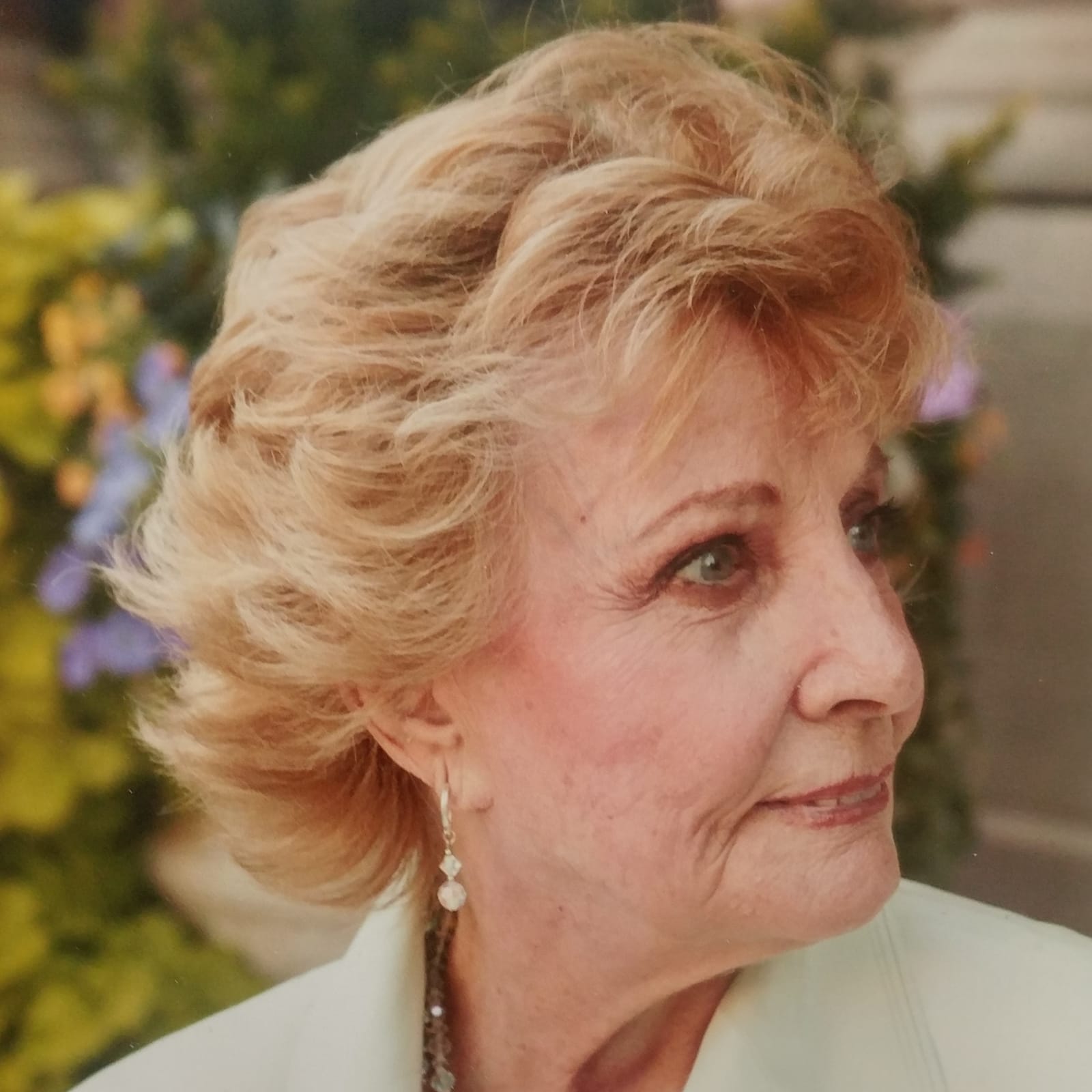 Obituary & Life Story for N. June Swift | Online Obituaries | theMemories