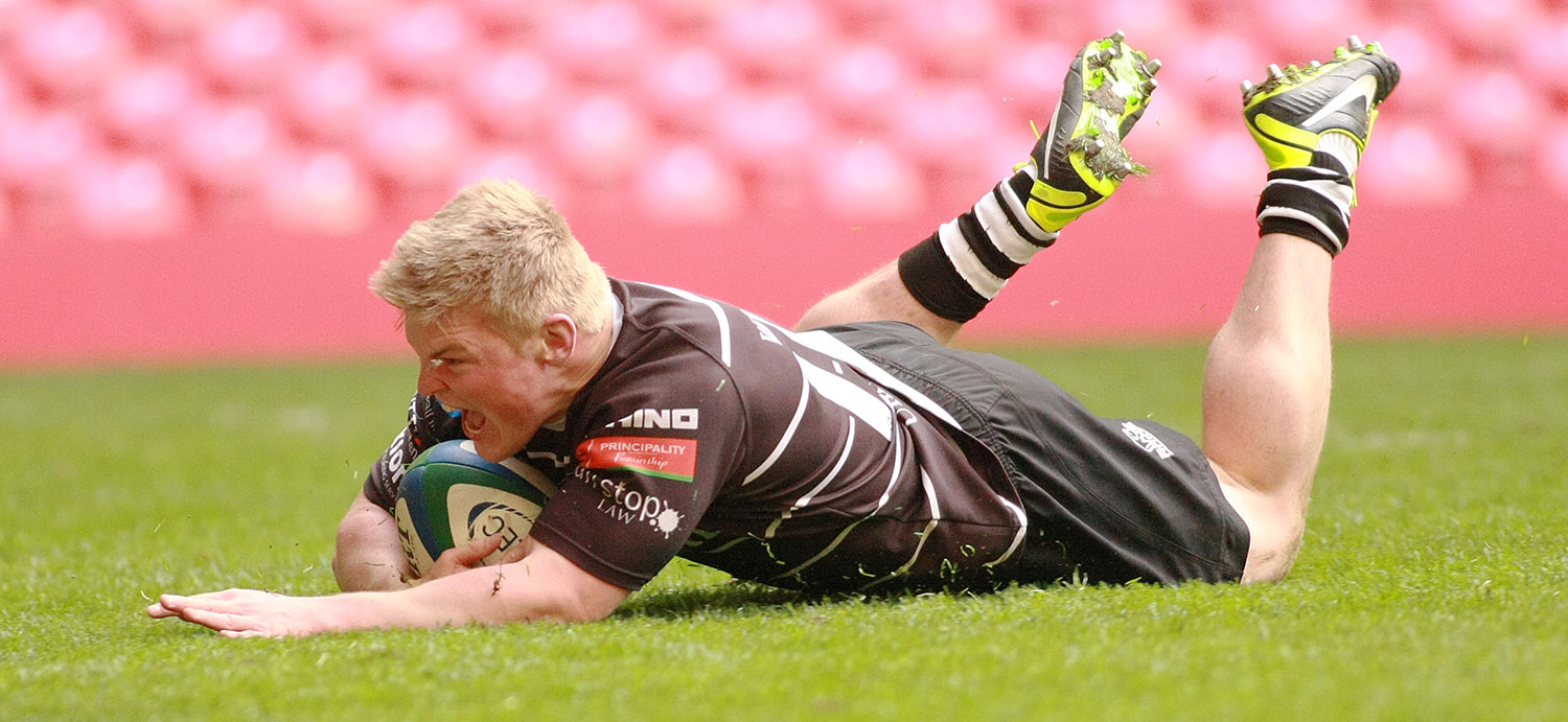 Dragon News : Newport Gwent Dragons secure hooker Darran Harris