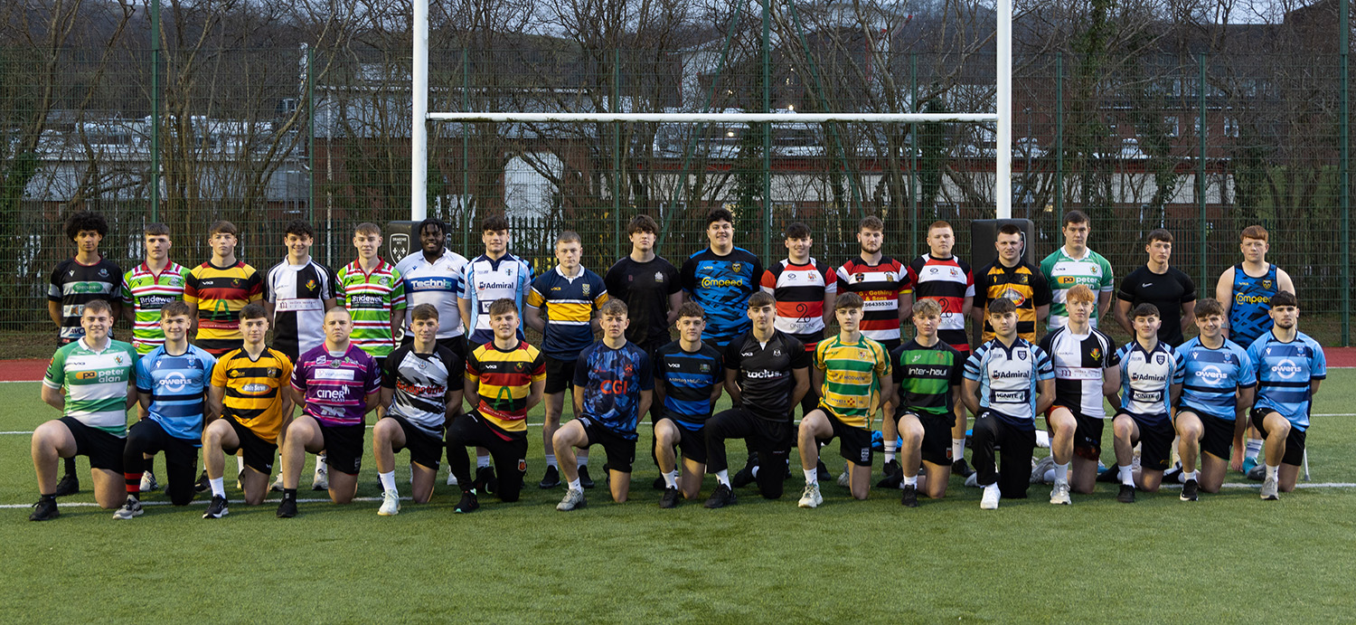 Dragon News : Under-18s celebrate club support