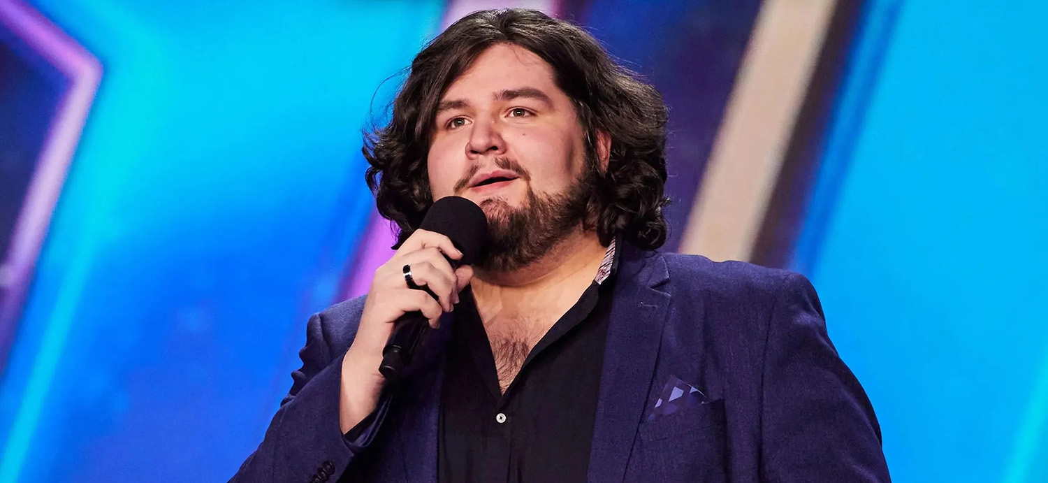 Dragon News : BGT star Travis George at Fireworks on Parade