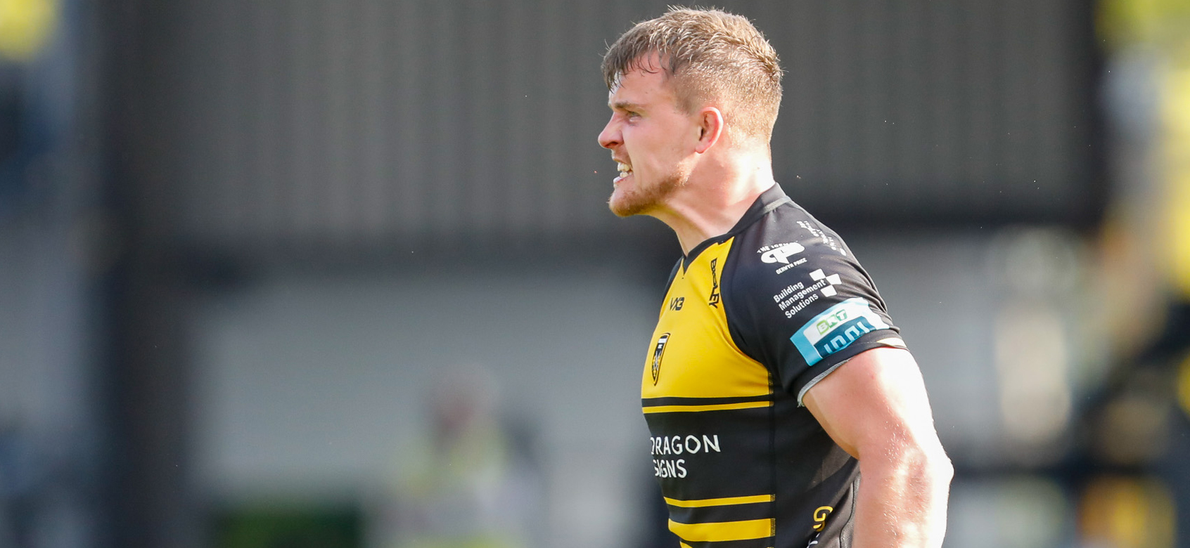 Dragon News : Tiatia praise for 'warrior' Lewis-Hughes