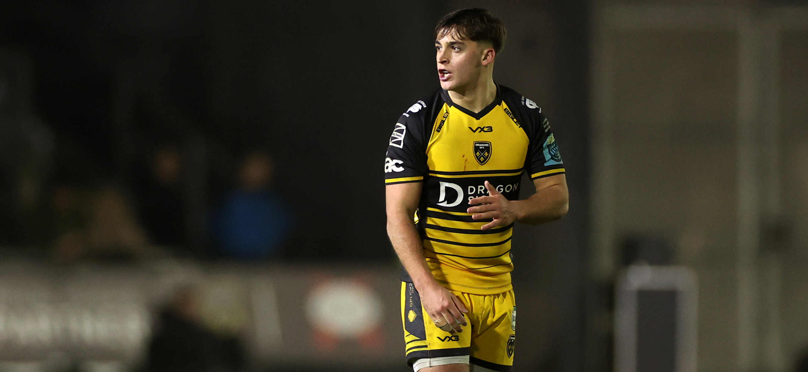 Dragon News : Full back ace signs long-term contract