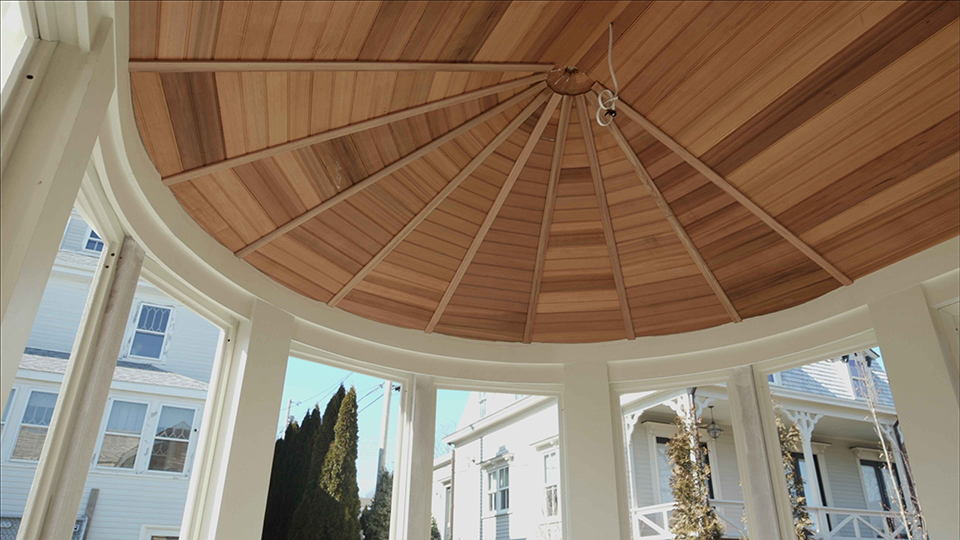 Let's Look at This Custom Curved Screen Porch