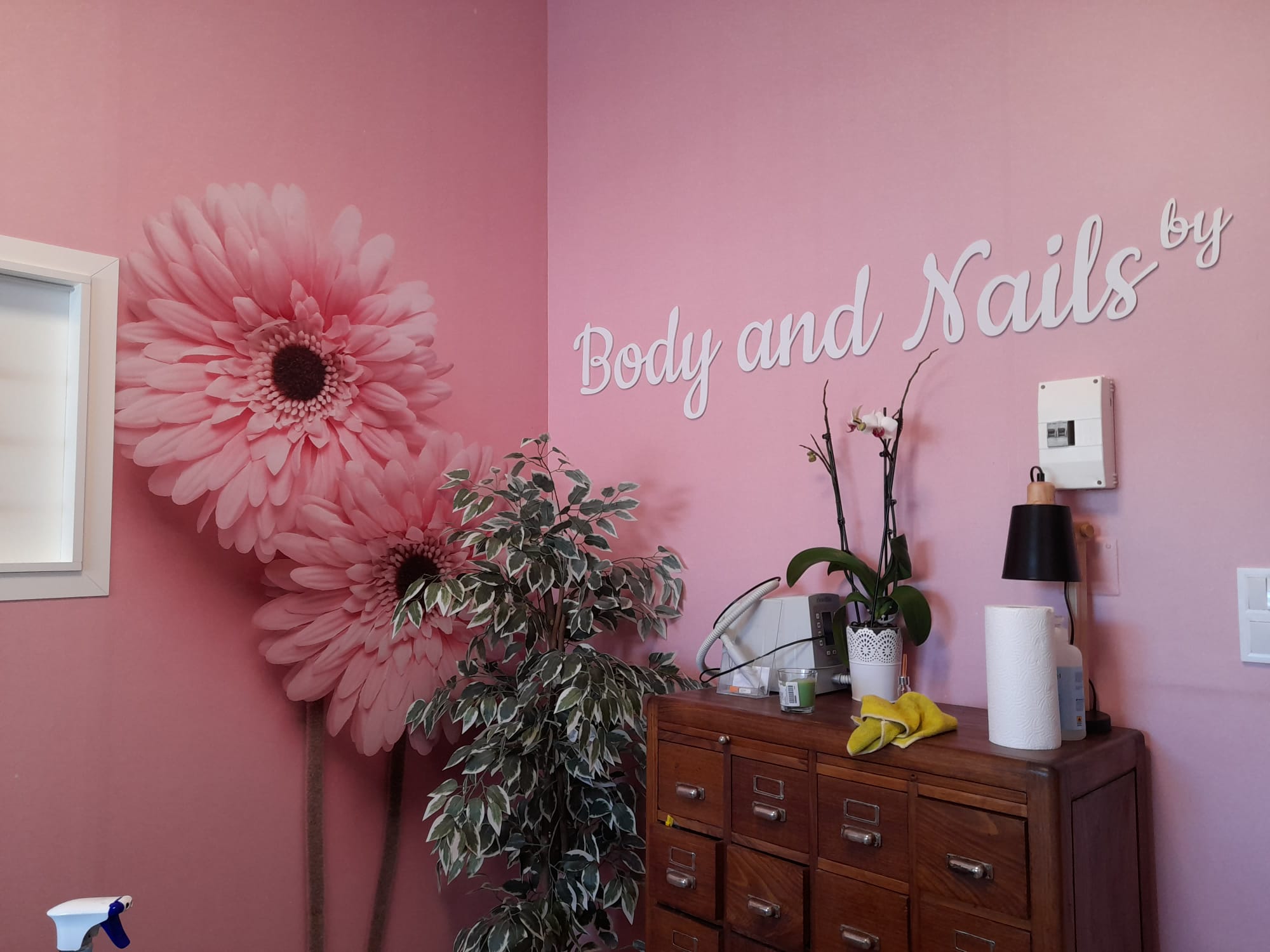 Body and Nails - Bókaðu á netinu með Noona