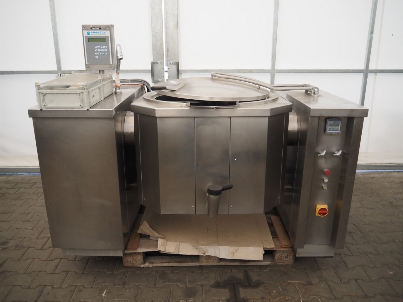 Cooking vessel with cooling function and agitator Sanamij Kantelbare ...
