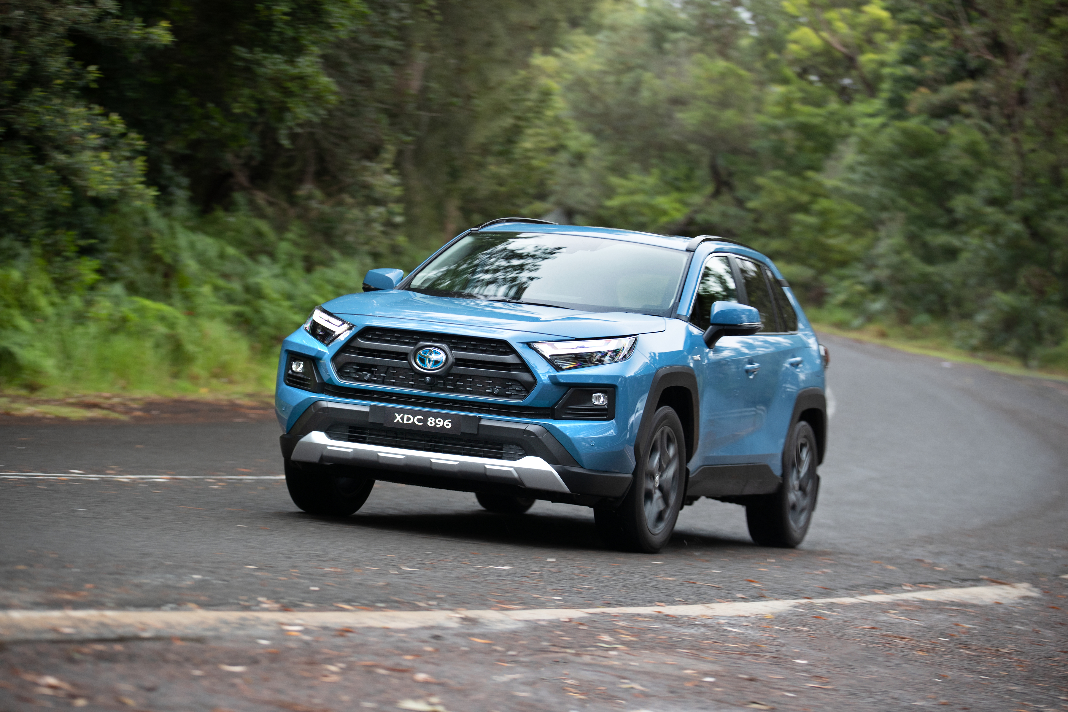 Toyota: First Carmaker To Deliver 100,000 Hybrids In A Year | Bill ...