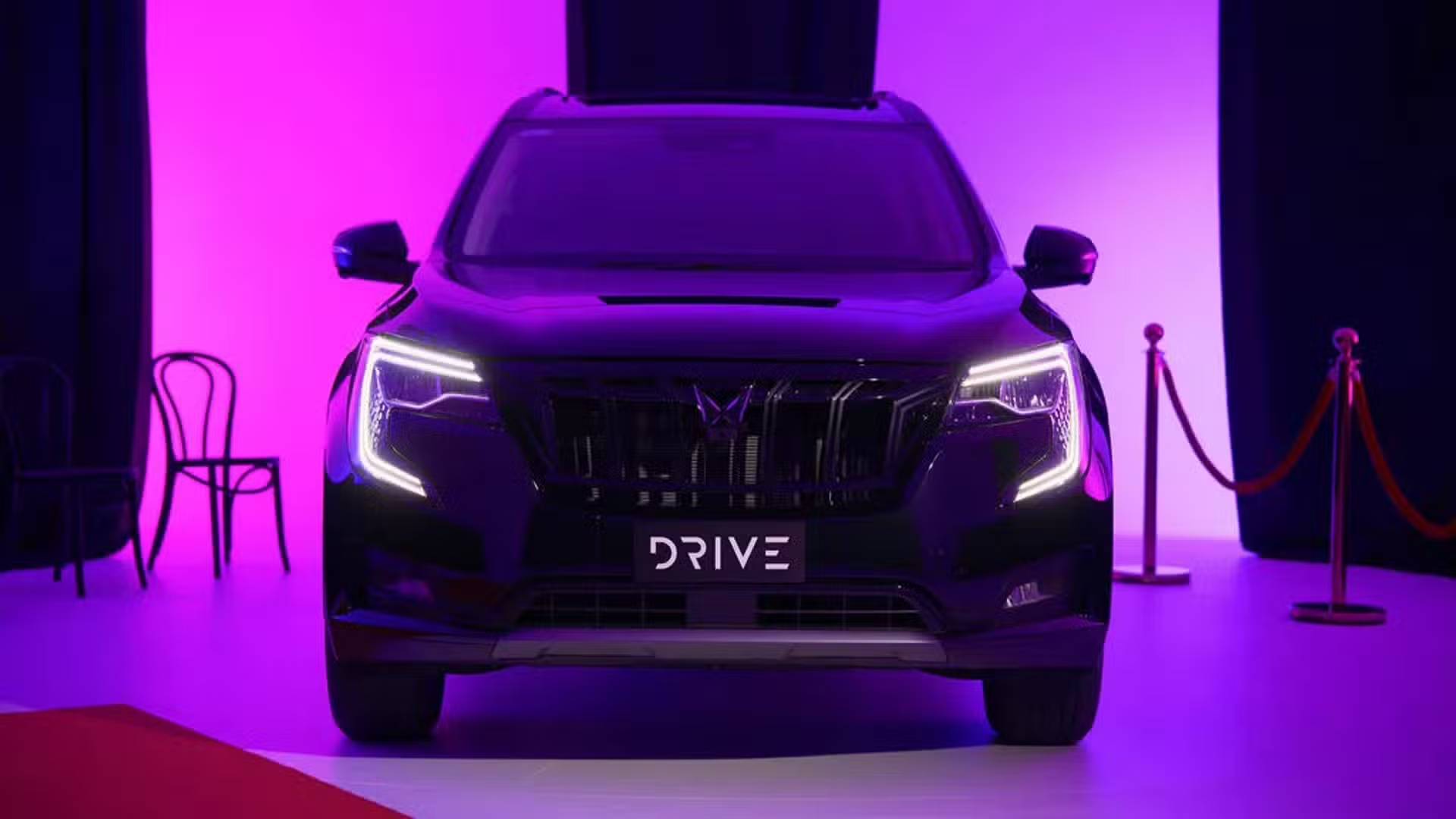The Mahindra XUV700 Black Edition: Luxury Meets Affordability | Tynan ...