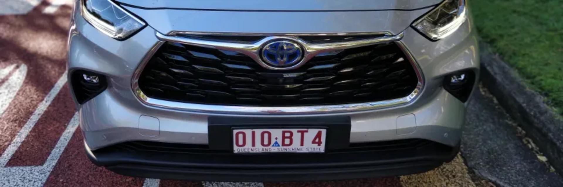 How To Attach An EV Label To Your Number Plate | Motorama