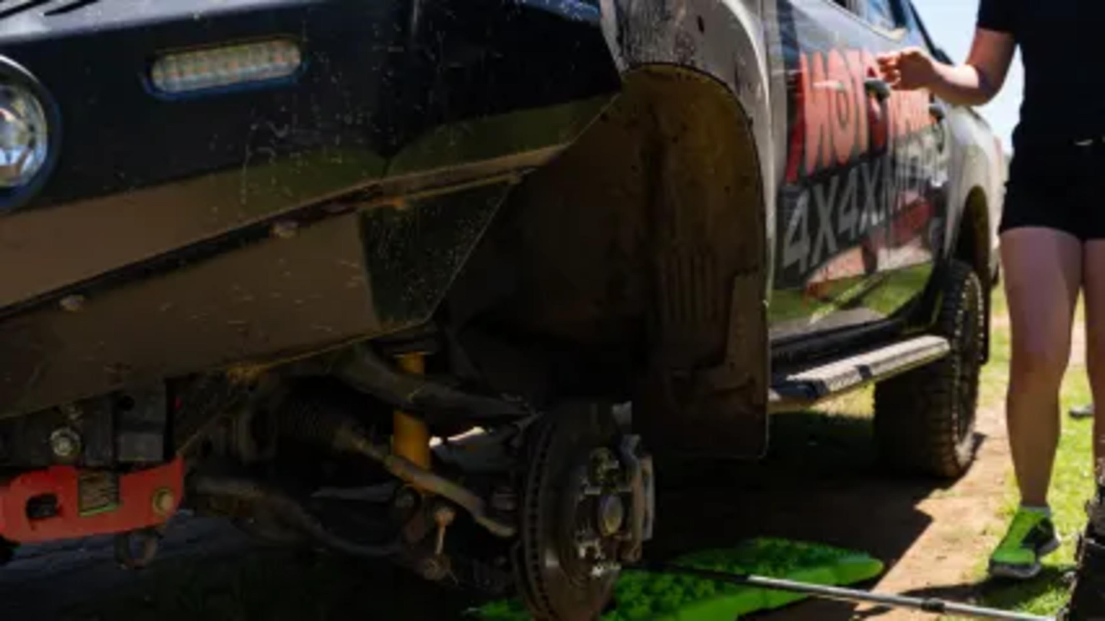 Changing or Repairing a Ute Tyre | Motorama