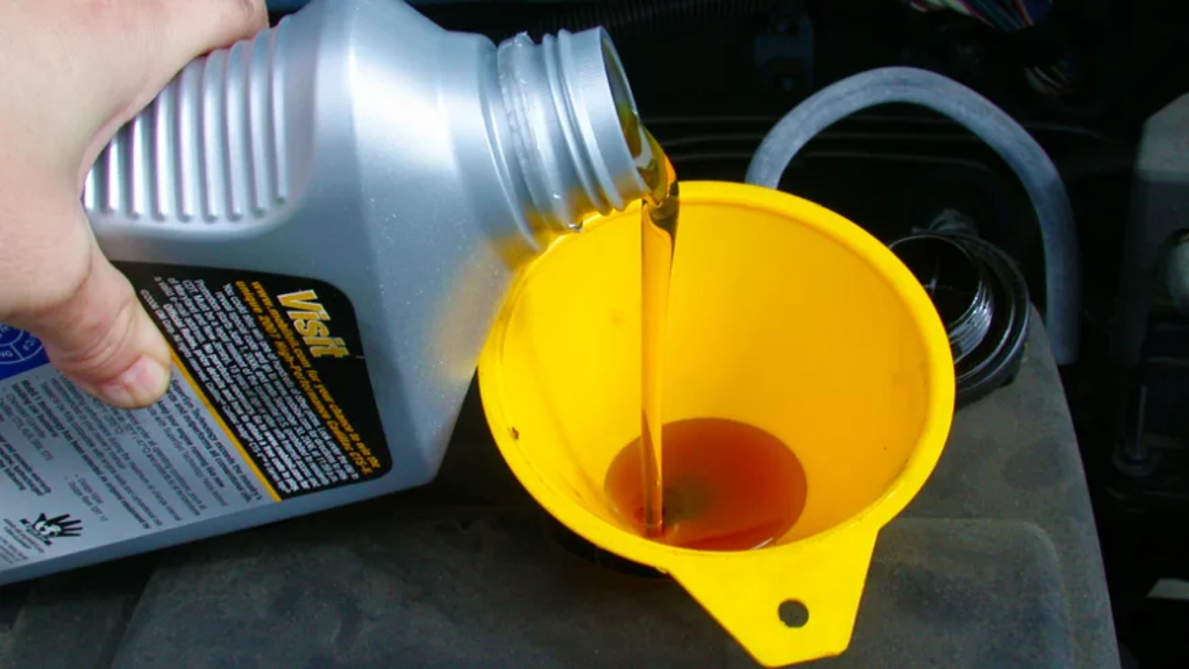 How to Choose the Right Engine Oil | Motorama