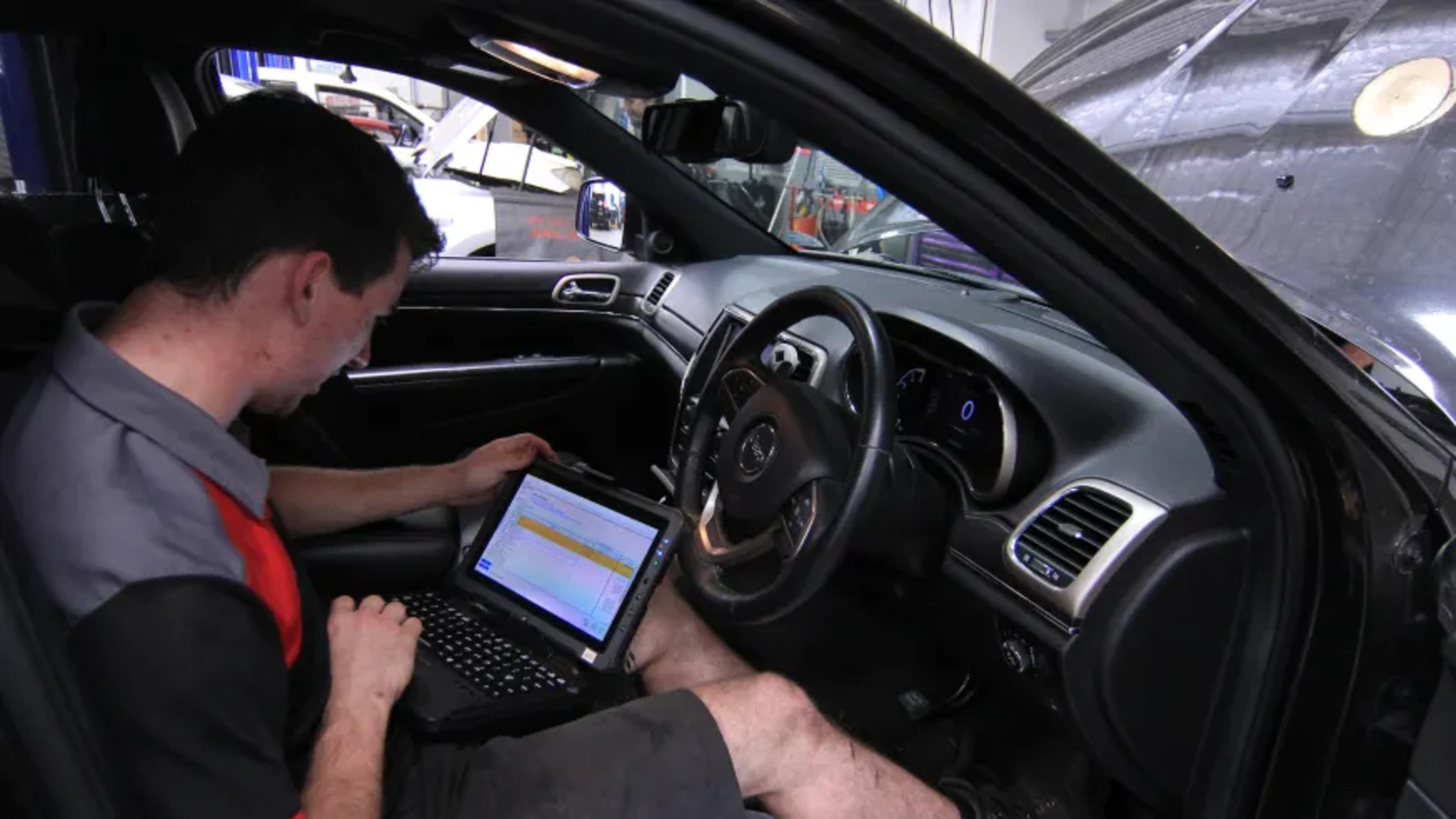 Why You Should Service At A Dealership | Motorama