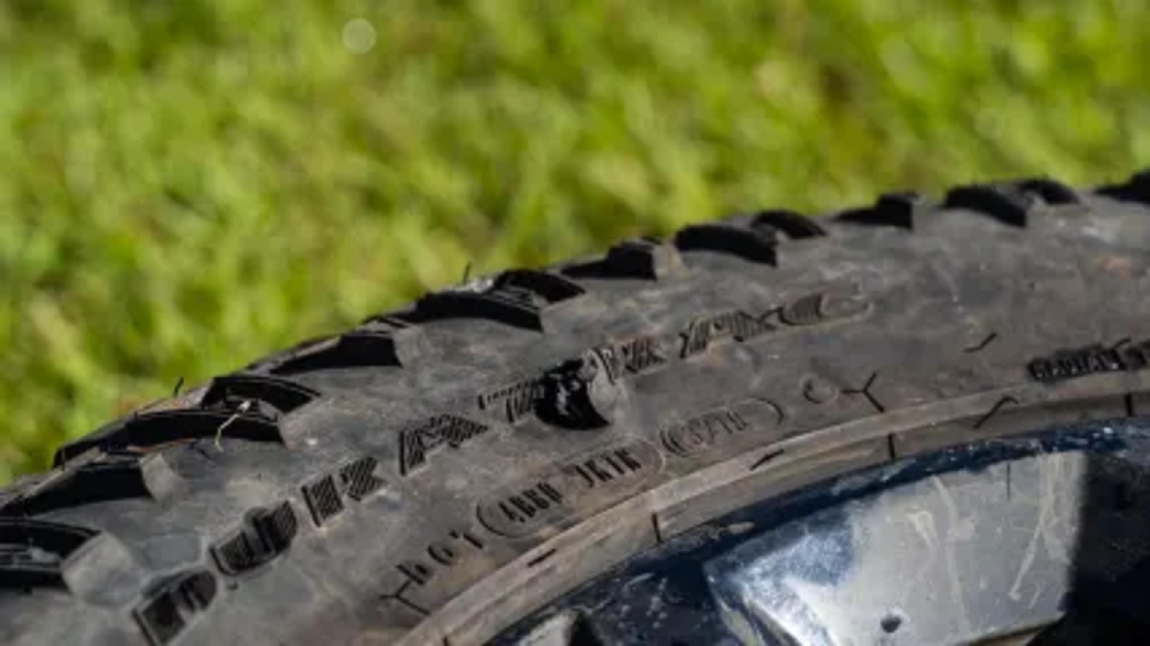 Changing or Repairing a Ute Tyre | Motorama