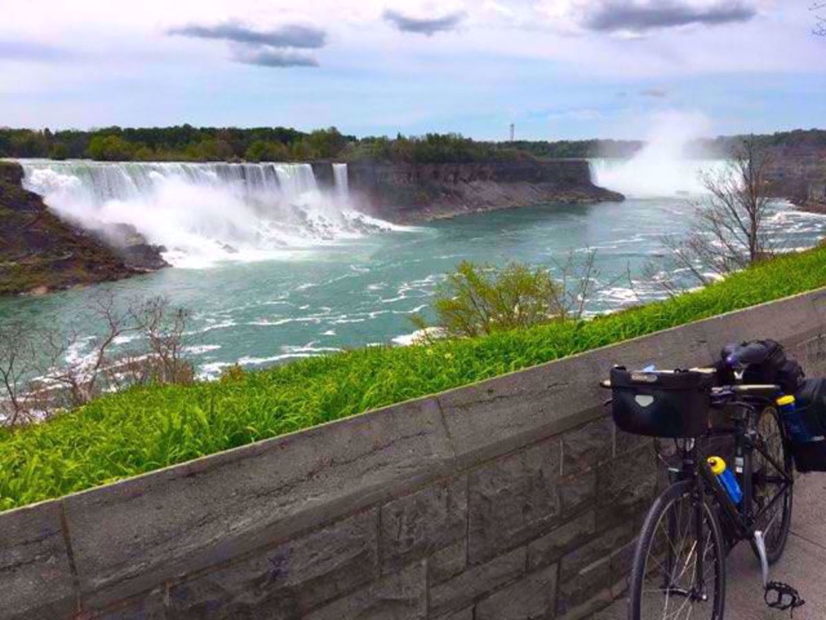 6-Day Niagara Falls & Vineyards Scenic Bike and Wine Tour