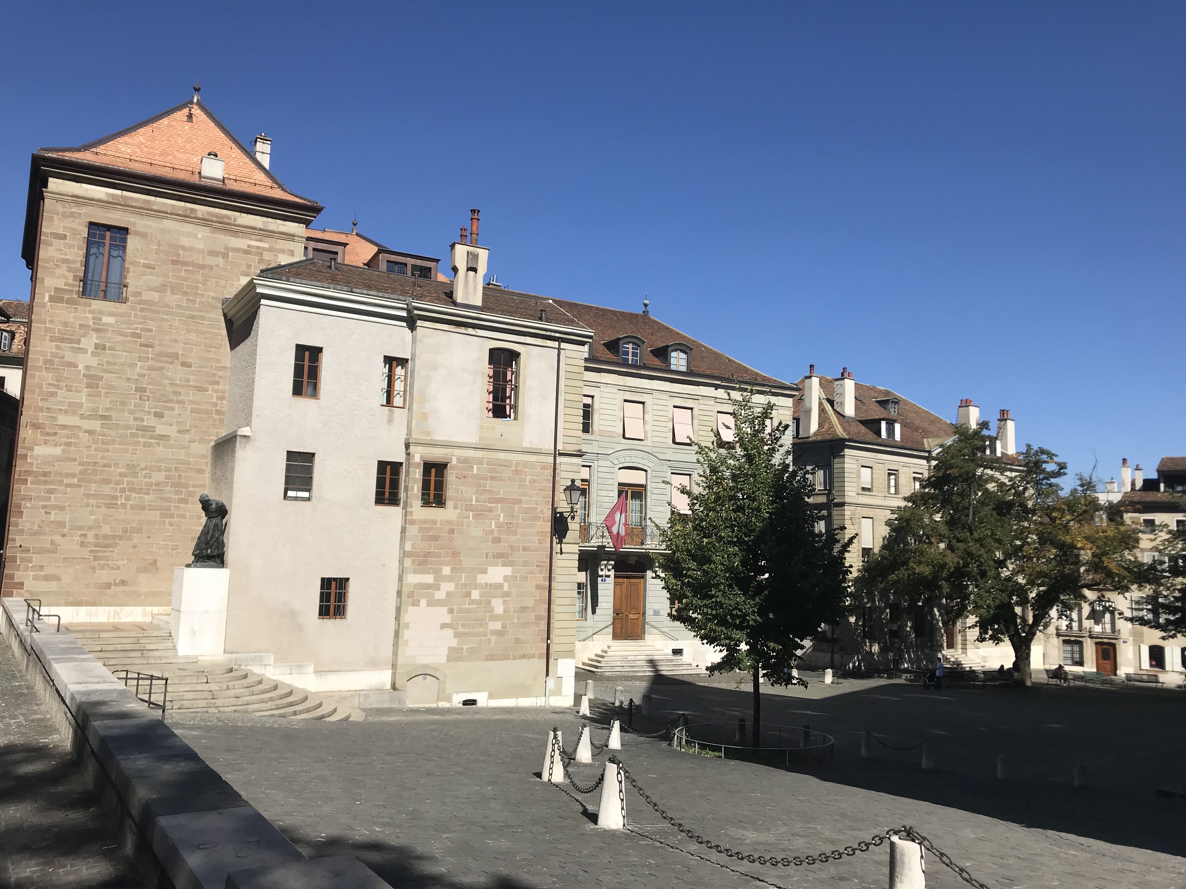 Walk around the Landmarks of Geneva - live online tour from Geneva