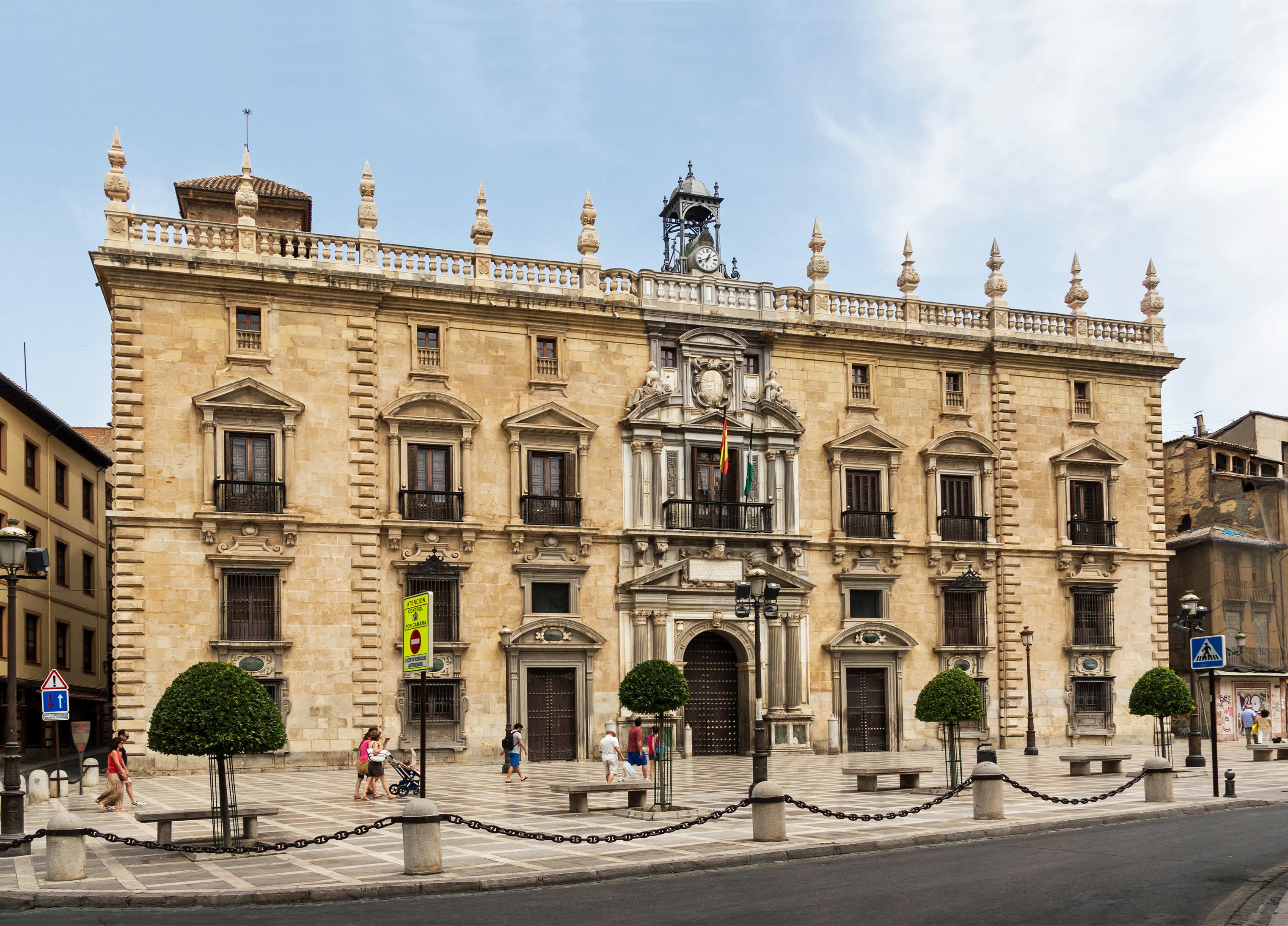 Visit the Historical City Center of Granada - live online tour from Granada
