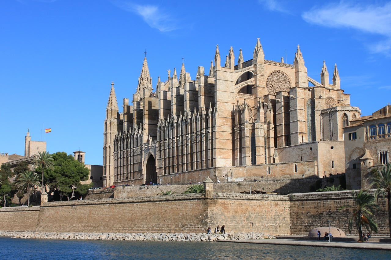 Walk Around the Old Town of Palma de Mallorca - live online tour from Palma