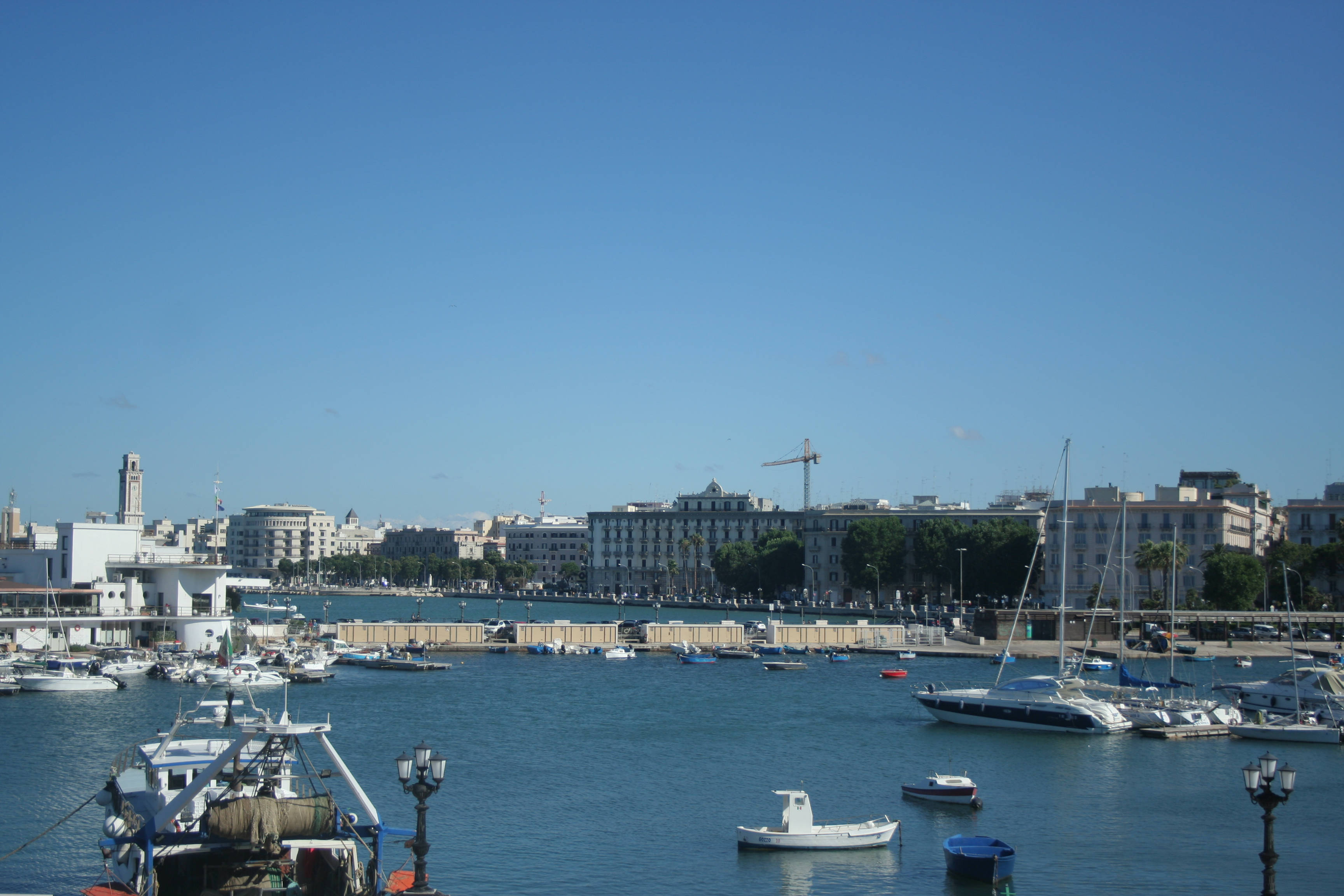 Walk around the Iconic Attractions of Bari - live online tour from Bari