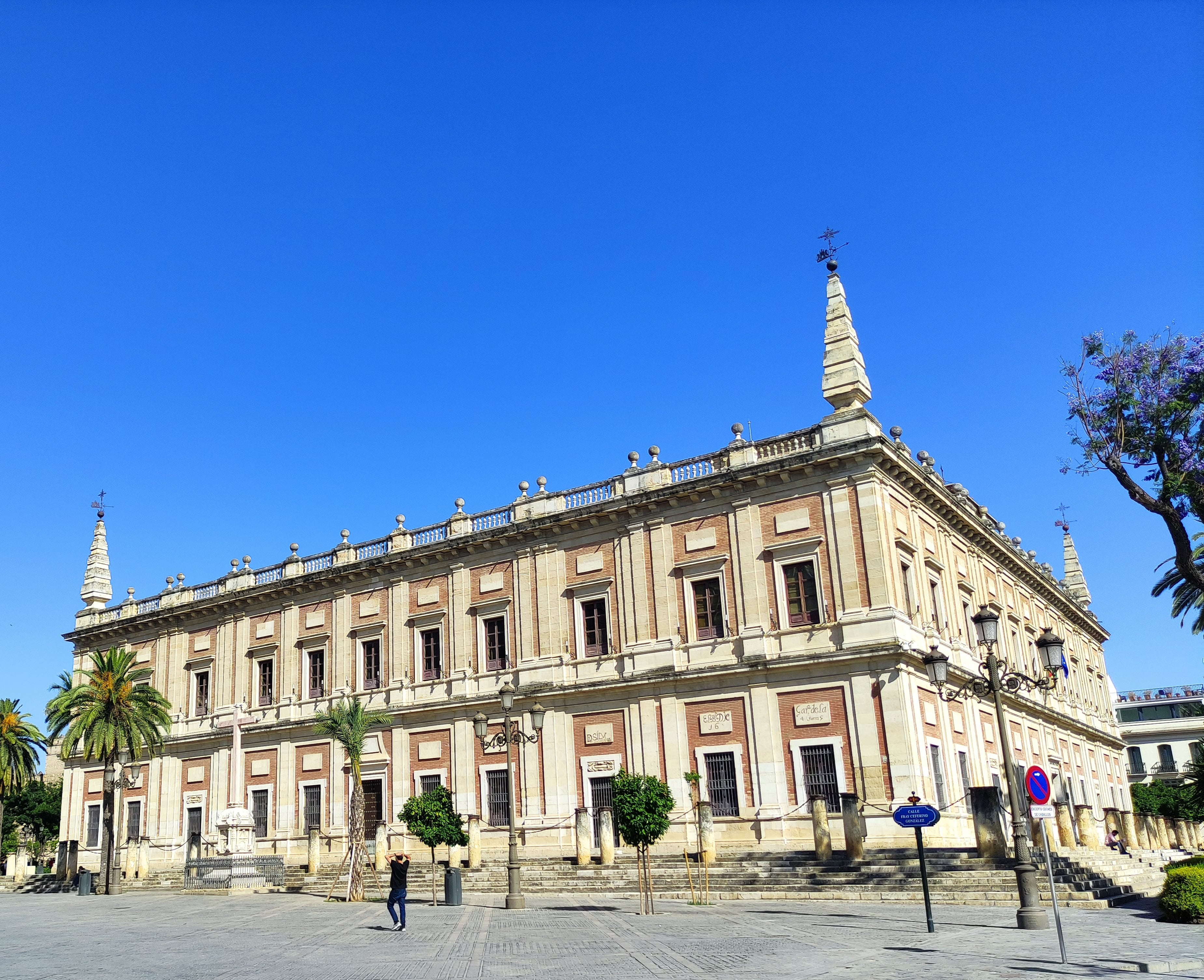 Explore the cultural and historical landmarks of Seville - live online ...