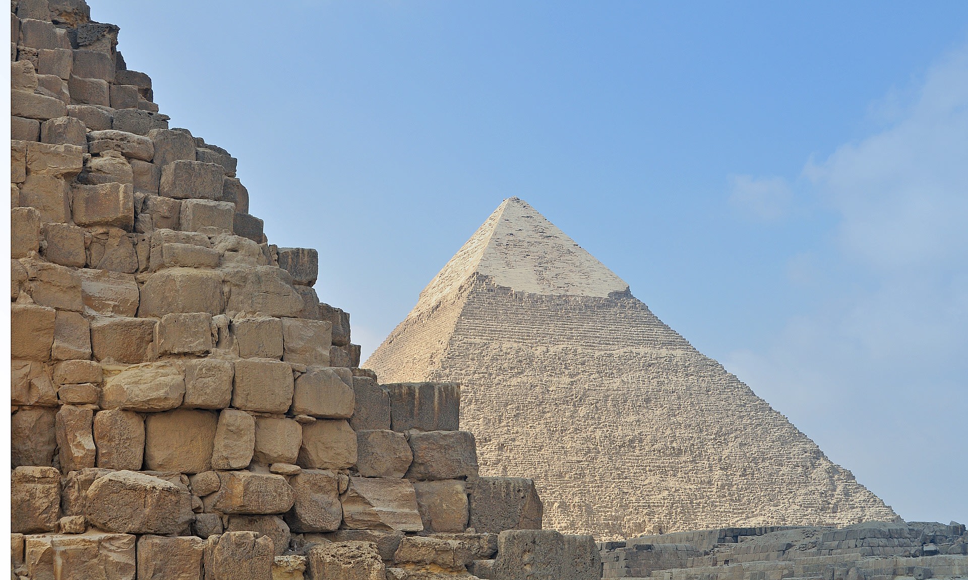 Explore the Pyramids of Giza - live online tour from Giza