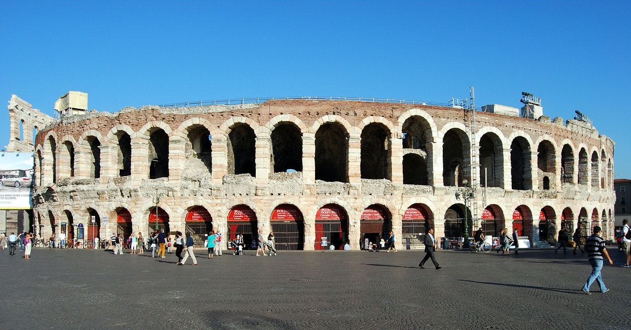 Walk through the Iconic Landmarks of Verona - live online tour from Verona