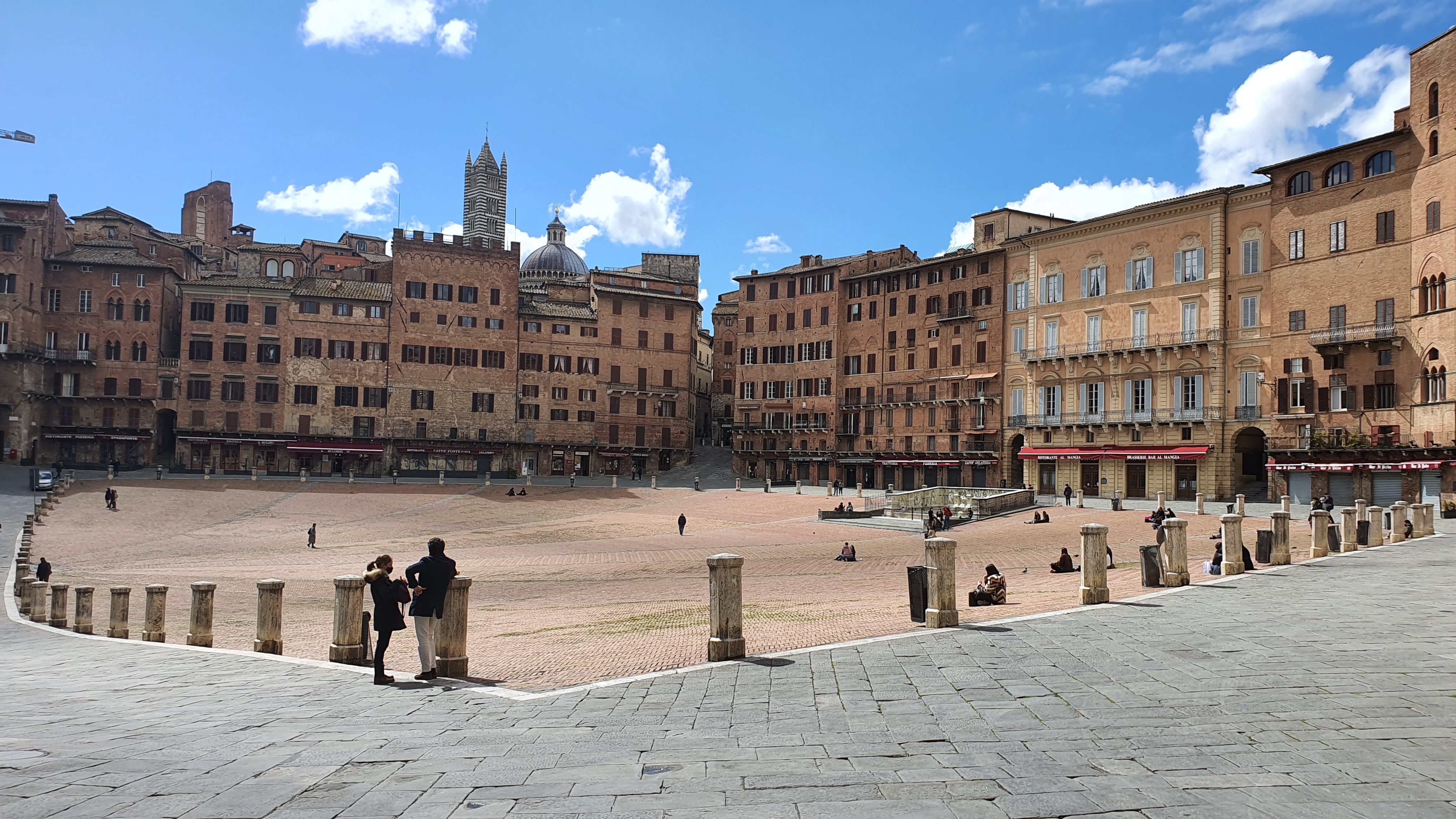Explore the medieval city centre of Siena - live online tour from Siena