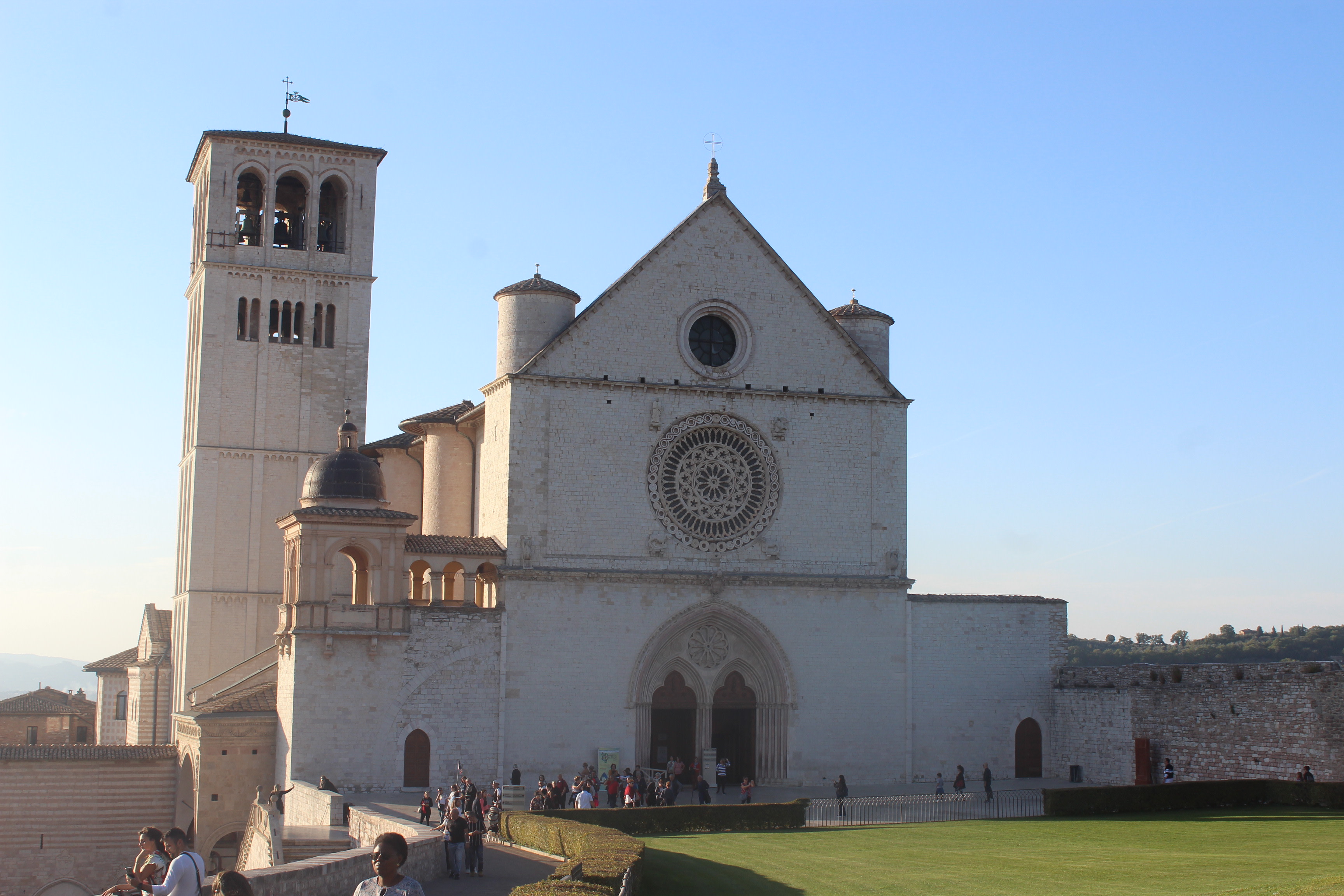 Walk through UNESCO Monuments in Assisi - live online tour from Assisi