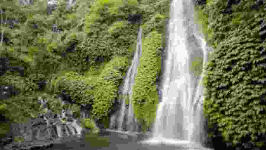 10-Hour Tour to Handara Gate, Banyumala Waterfall and Lake Temple