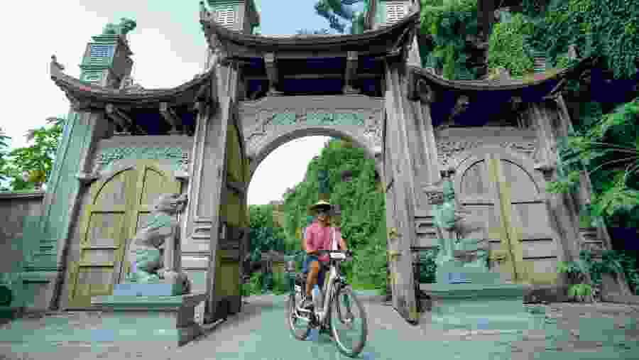 Full-Day Tour to Ninh Binh & Hoa Lu from Hanoi by E-Bike