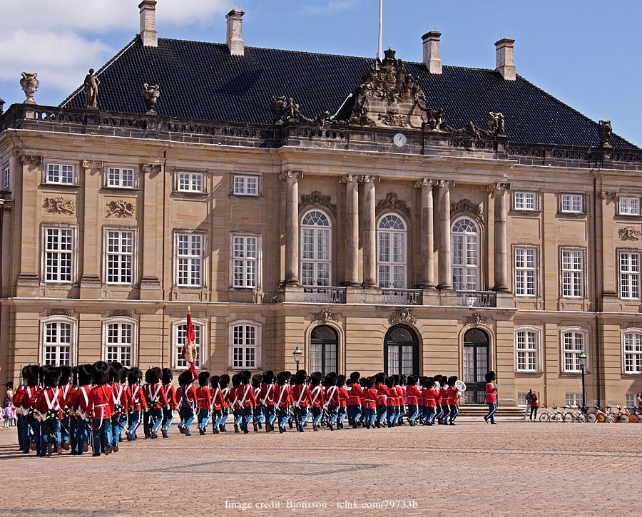 Amalienborg Palace Tours | Copenhagen Tours | Travelcurious.com