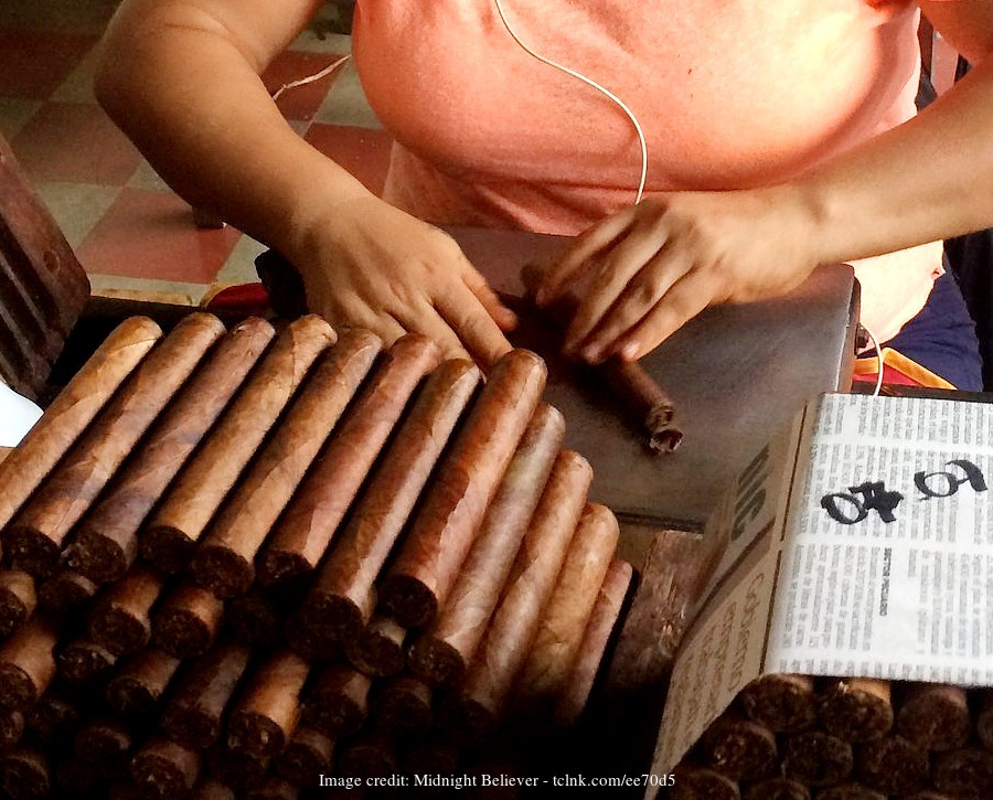 Cigar Rolling | Miami Private Tours | Travel Curious