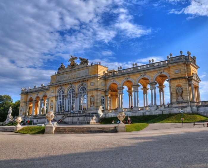 Panoramic Vienna City Tour Passing by the Most Famous Landmarks